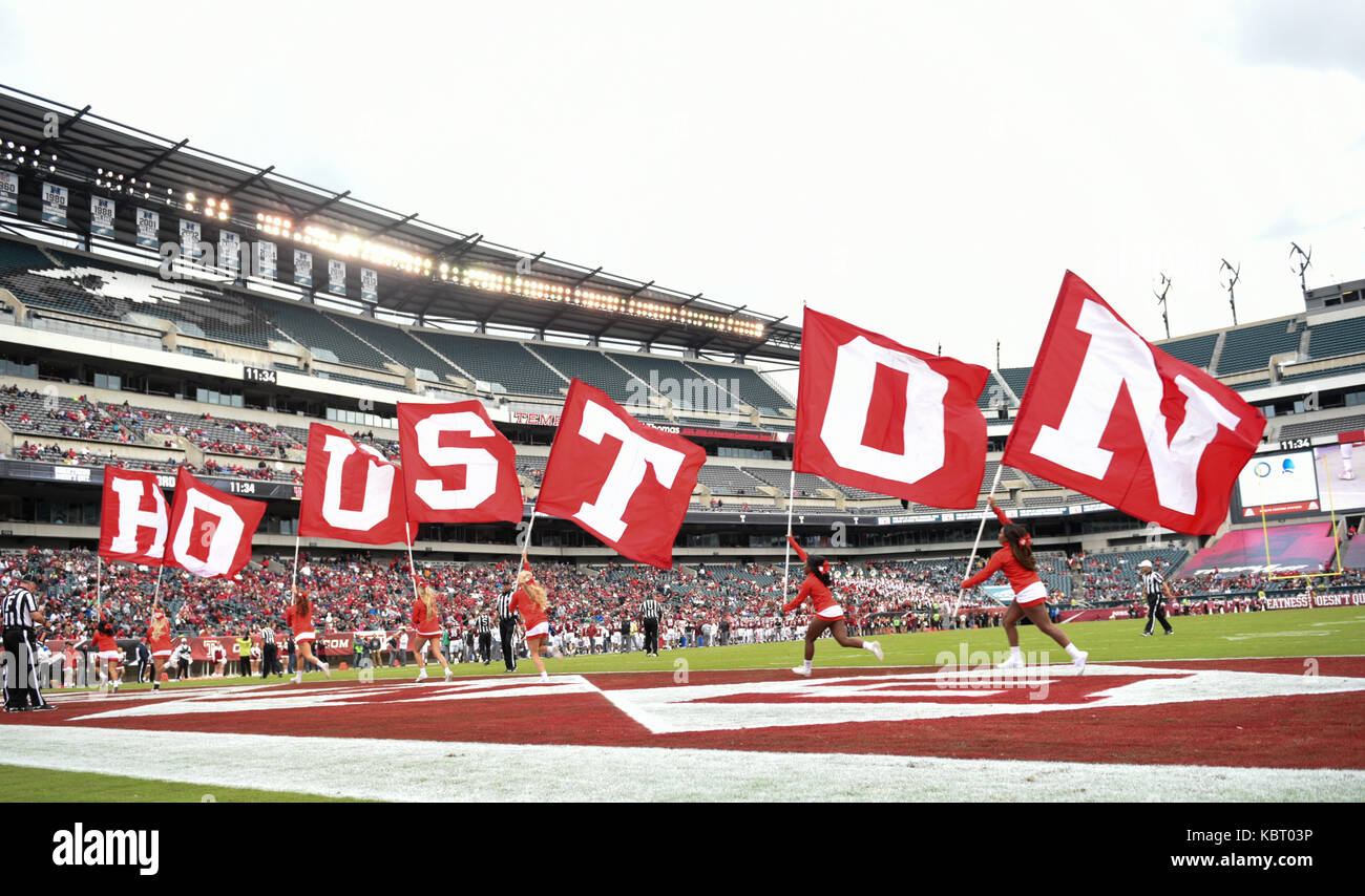 Philadelphia, Pennsylvania, USA. 30th Sep, 2017. Houston cheerleaders ...