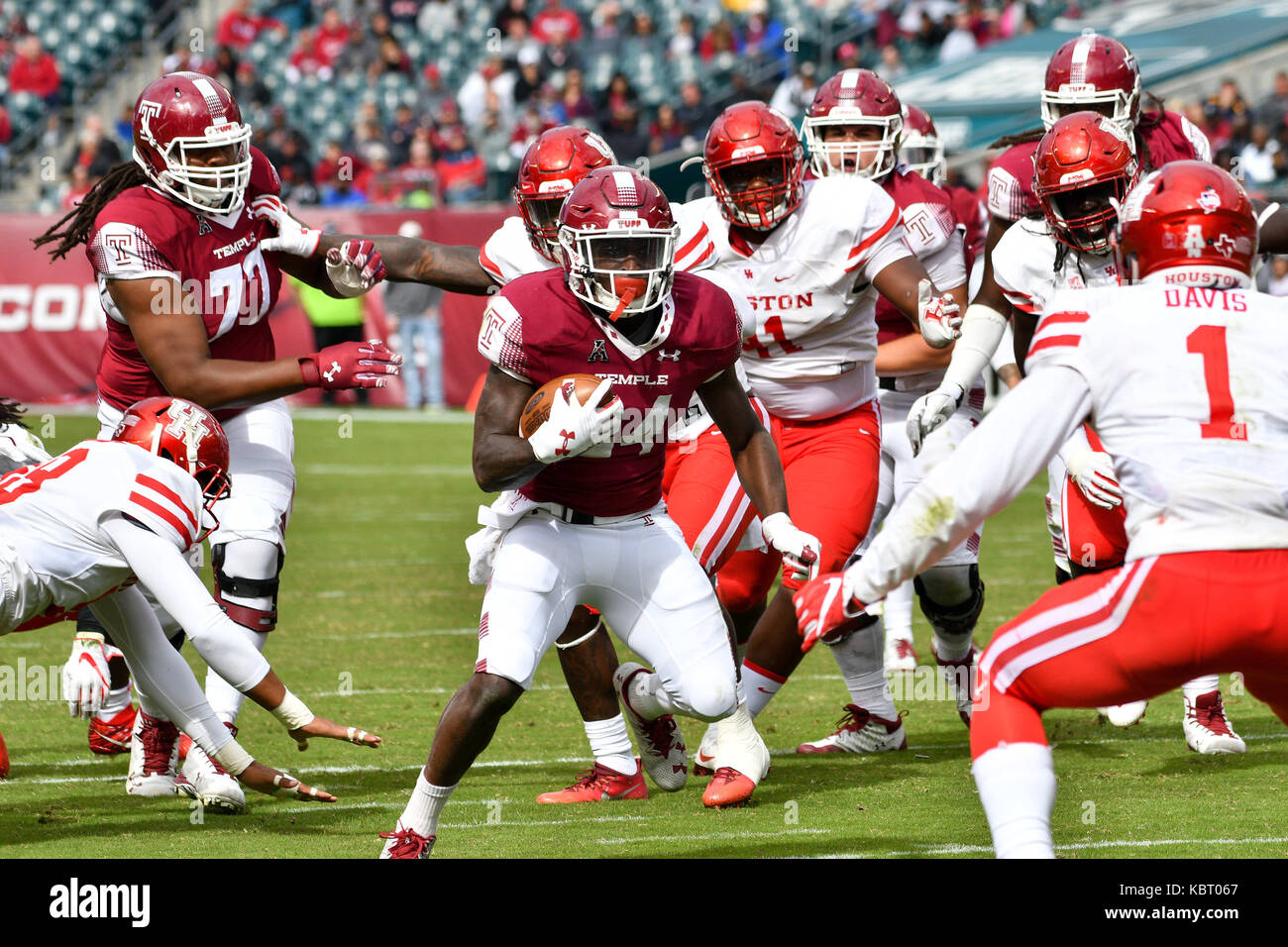 Philadelphia, Pennsylvania, USA. 30th Sep, 2017. Temple's DAVID HOOD RB ...