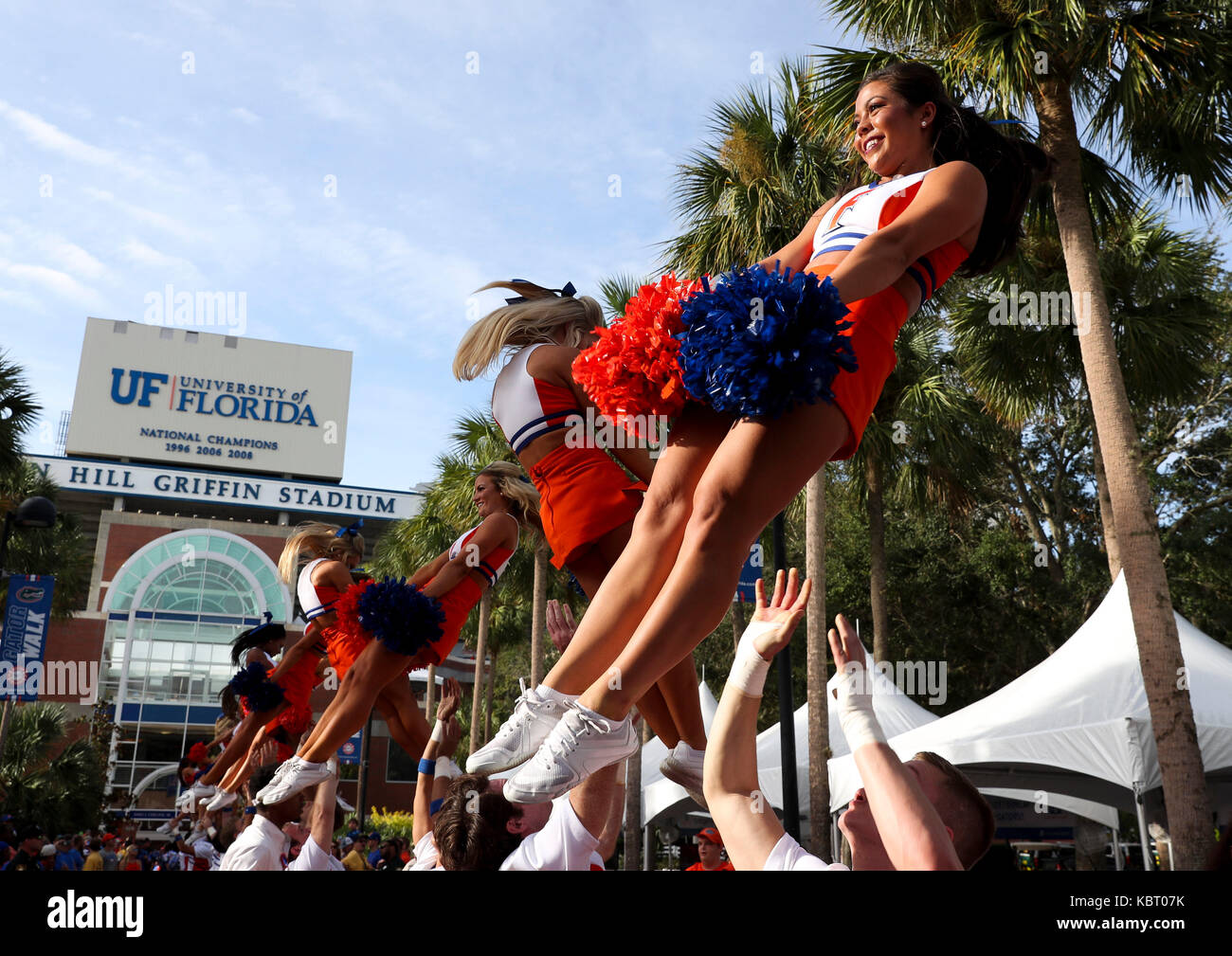 Florida gators cheerleaders hi-res stock photography and images - Alamy