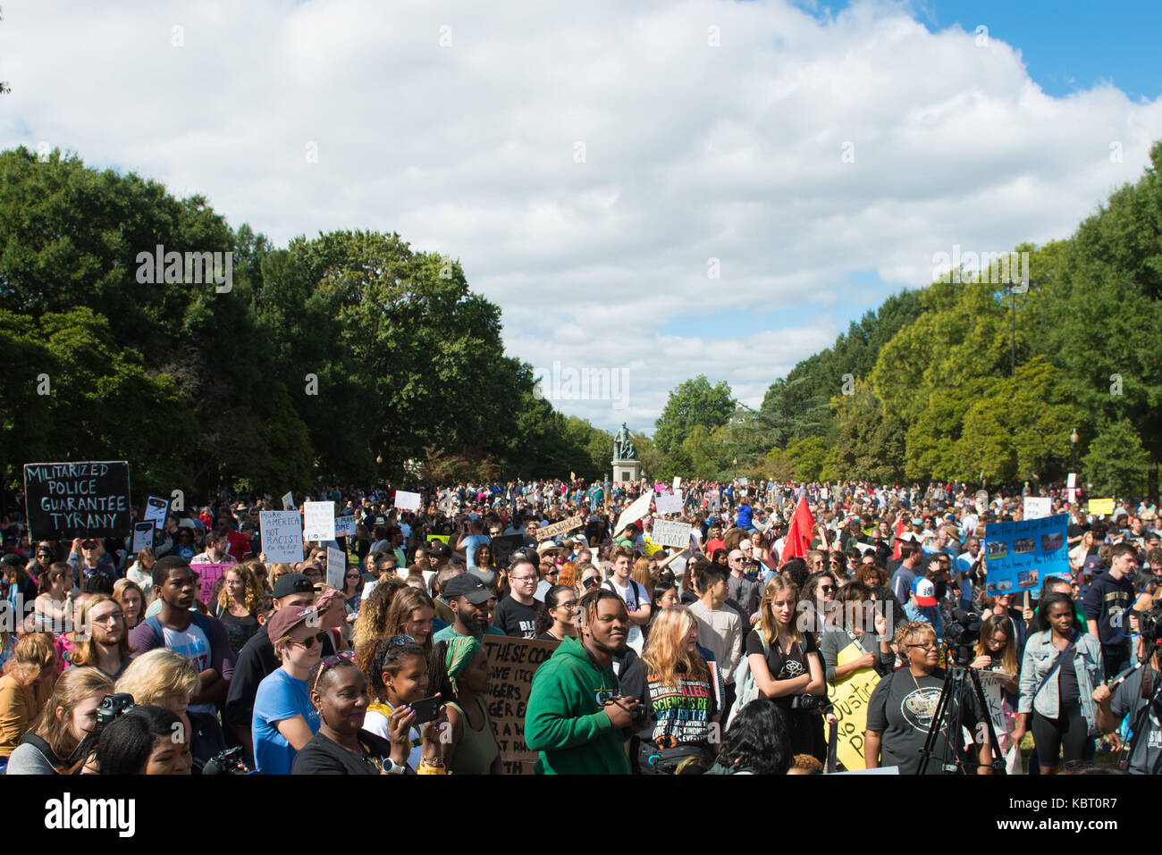 Washington, DC, USA. 30th Sep, 2017. Marchers hold their signs high in ...