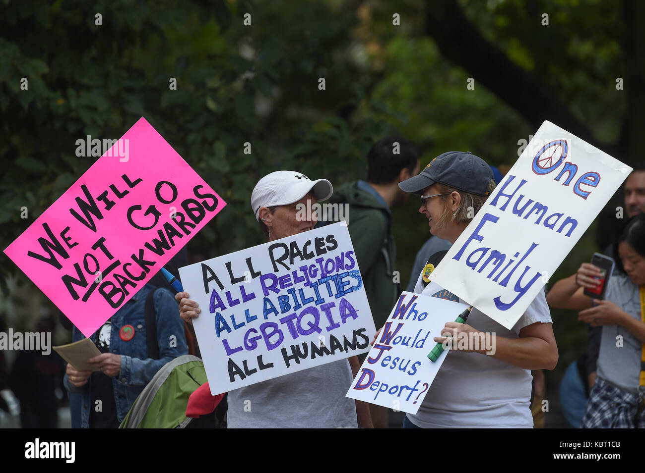 Racial justice signs hi-res stock photography and images - Alamy