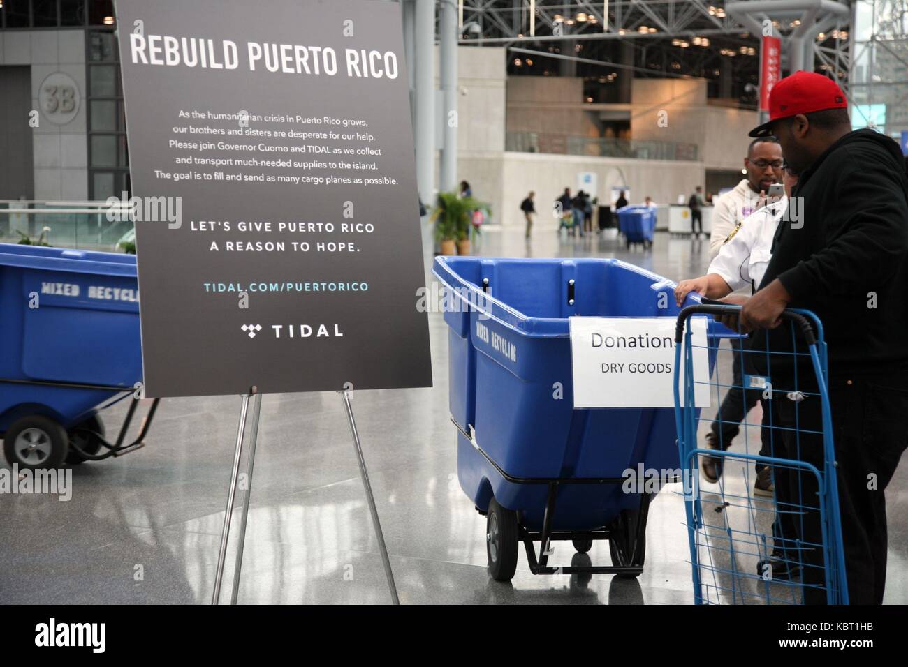 New York, NY, US. 30th. Sept, 2017. Hurricane relief collection in ...