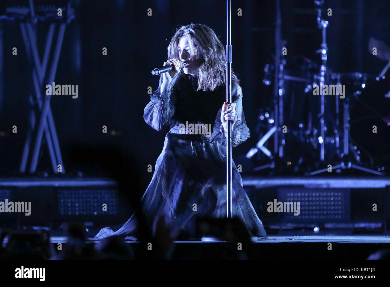 Lorde performance hi-res stock photography and images - Alamy