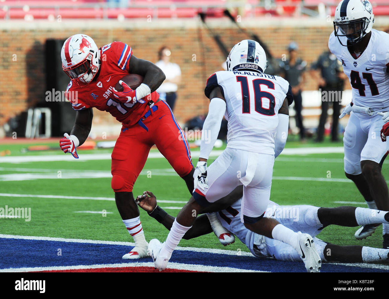 Dallas, Texas, USA. 30th Sep, 2017. Southern Methodist Mustangs running ...