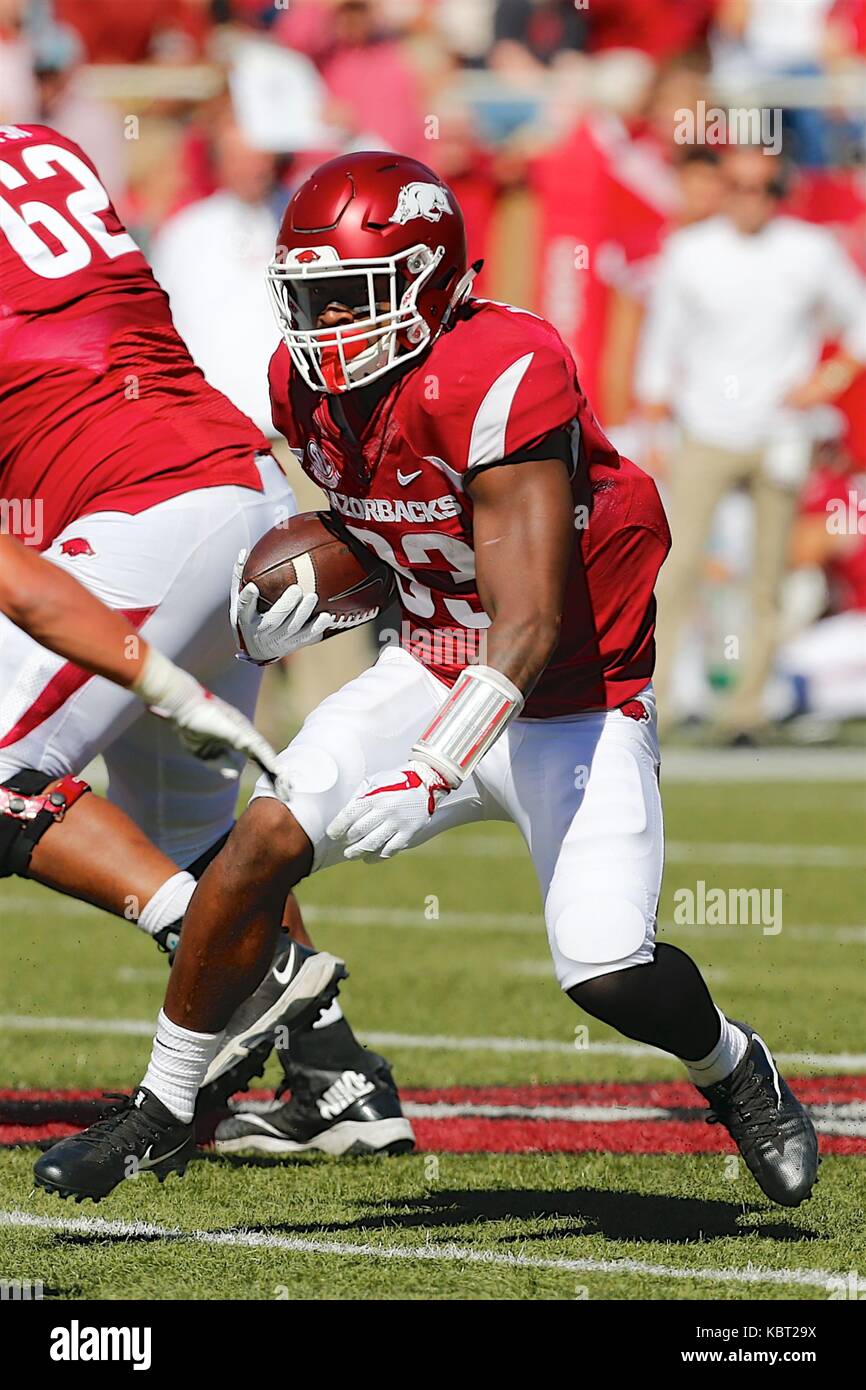 Sep 30, 2017: Razorback running back David Williams #33 makes a cut ...