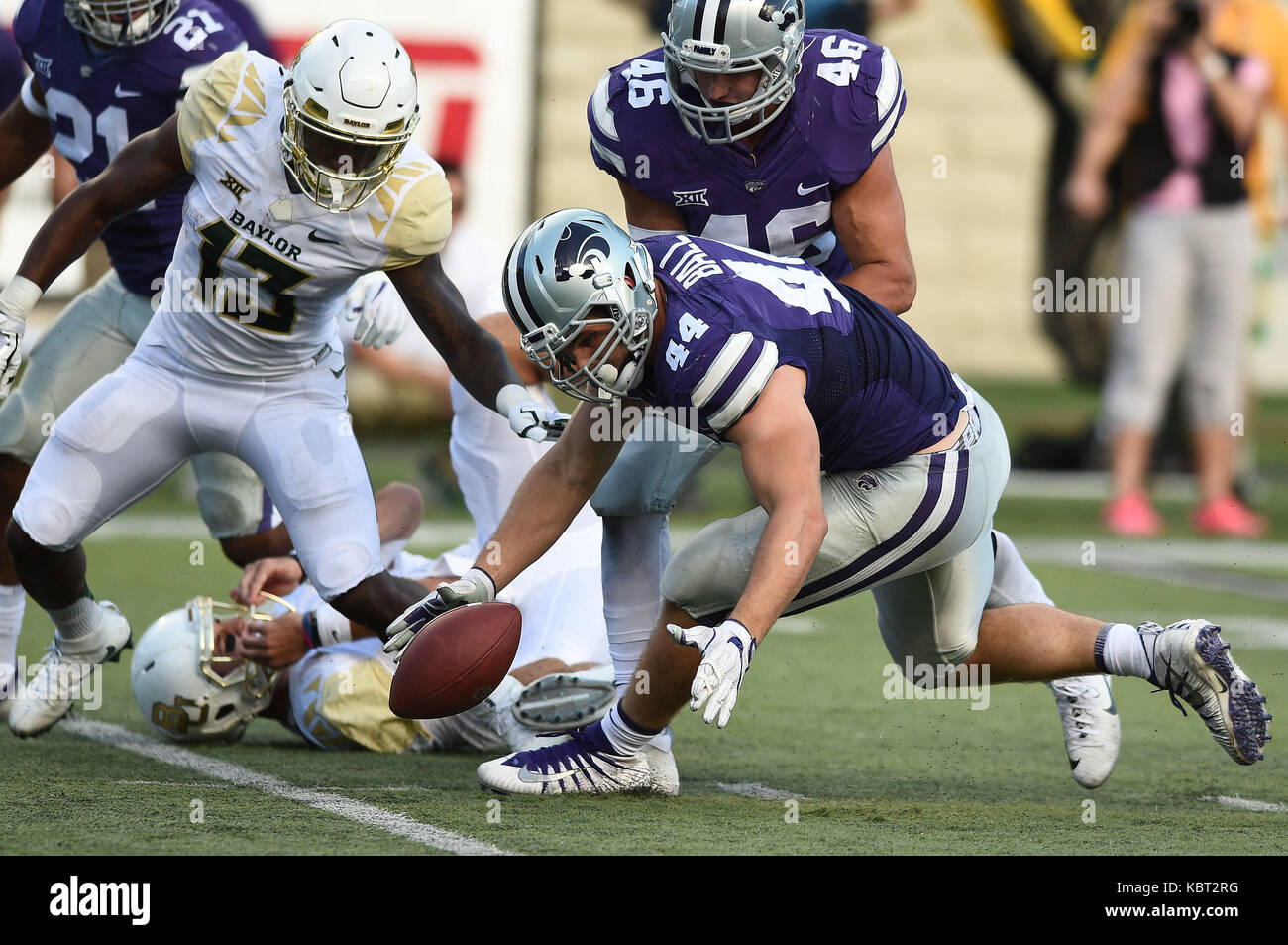 Manhattan, Kansas, USA. 30th Sep, 2017. Kansas State Wildcats defensive ...