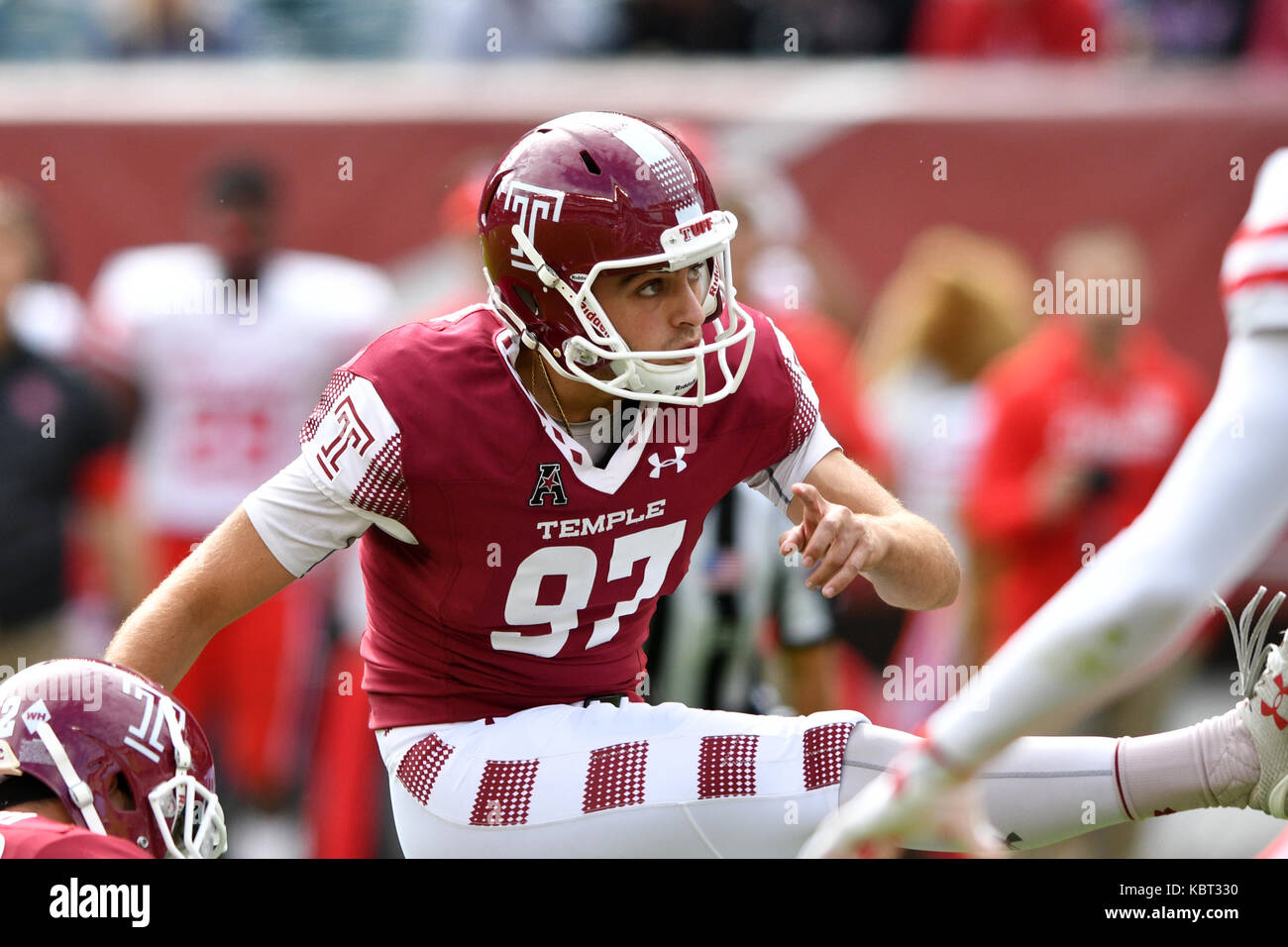 Philadelphia, Pennsylvania, USA. 30th Sep, 2017. Temple Owls place ...