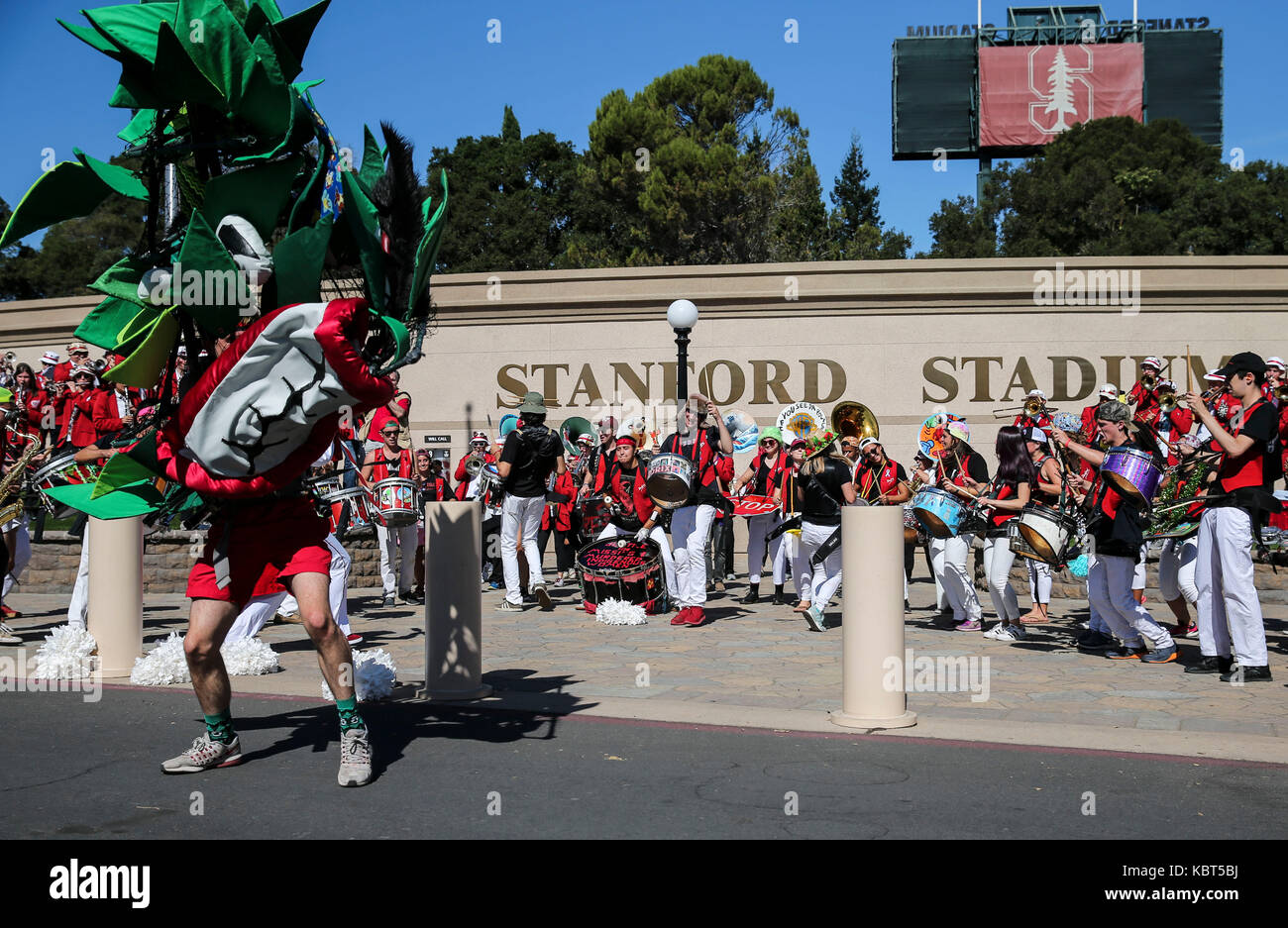 Stanford, United States. 30th Sep, 2017. The Stanford Band and Dollies ...