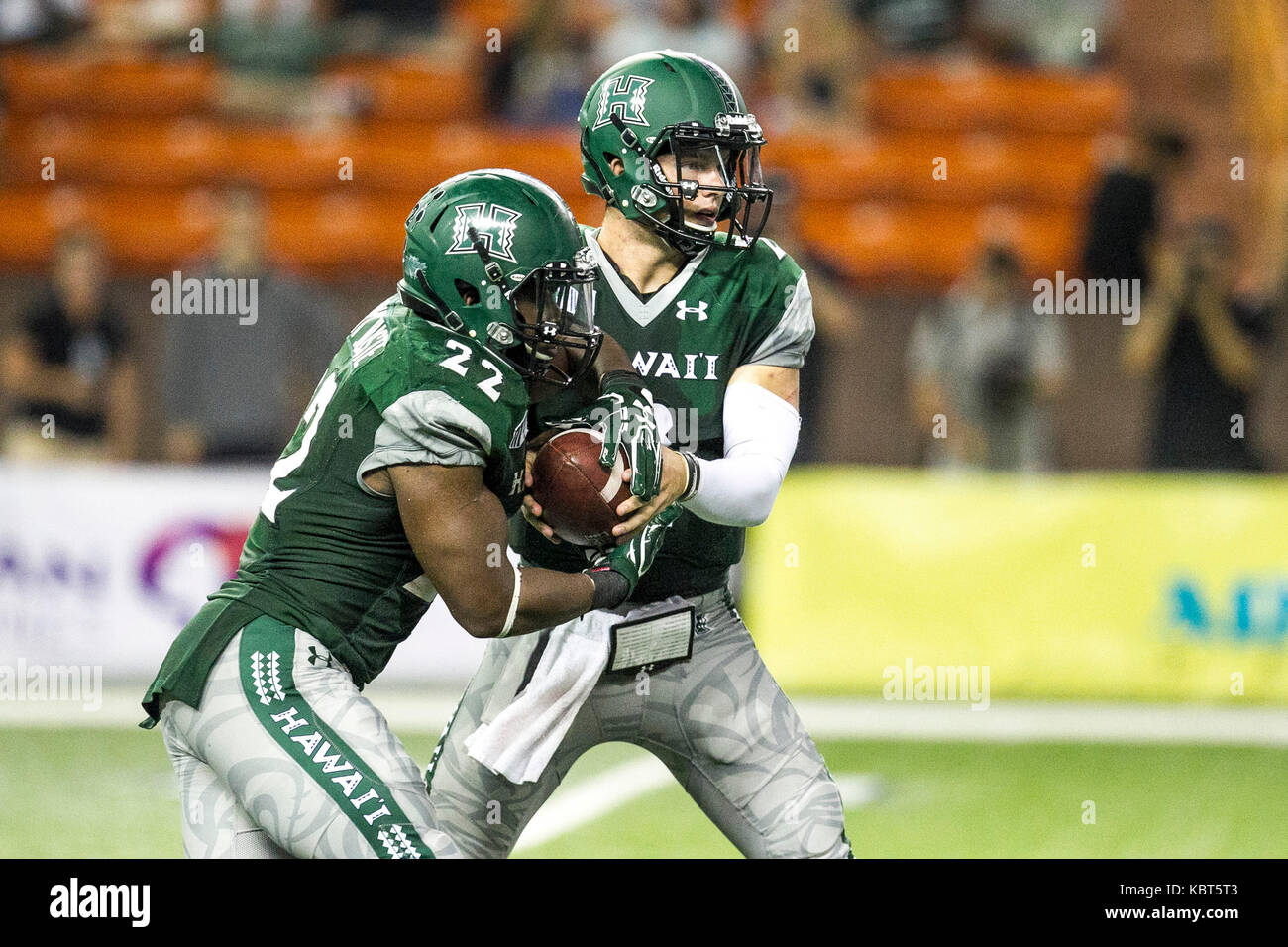 September 30, 2017 - Hawaii Rainbow Warriors quarterback Dru Brown (2 ...