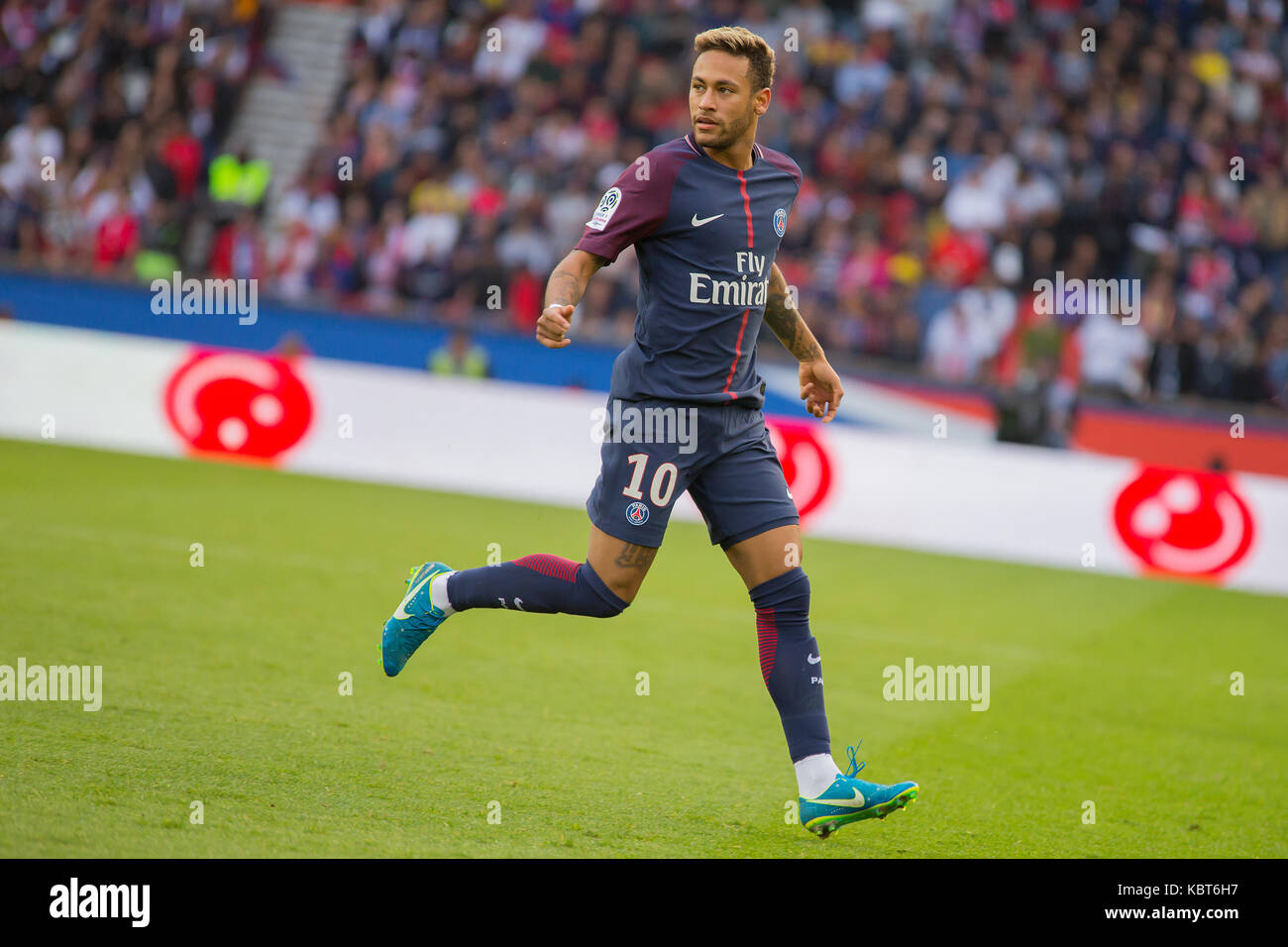 Neymar Jr. in action during the French Ligue 1 soccer match between ...