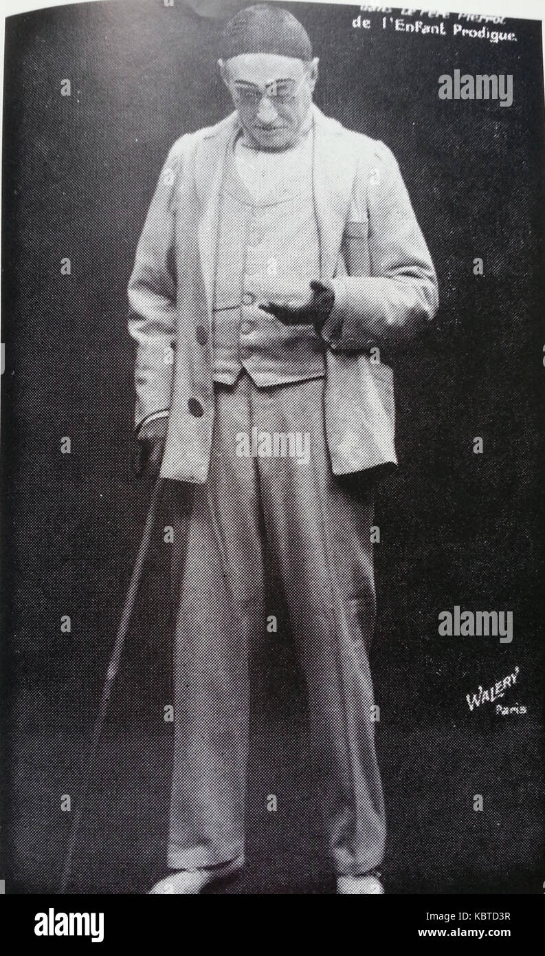 Georges Wague as Pere Pierrot in 1907 film of L'Enfant prodigue 001 ...