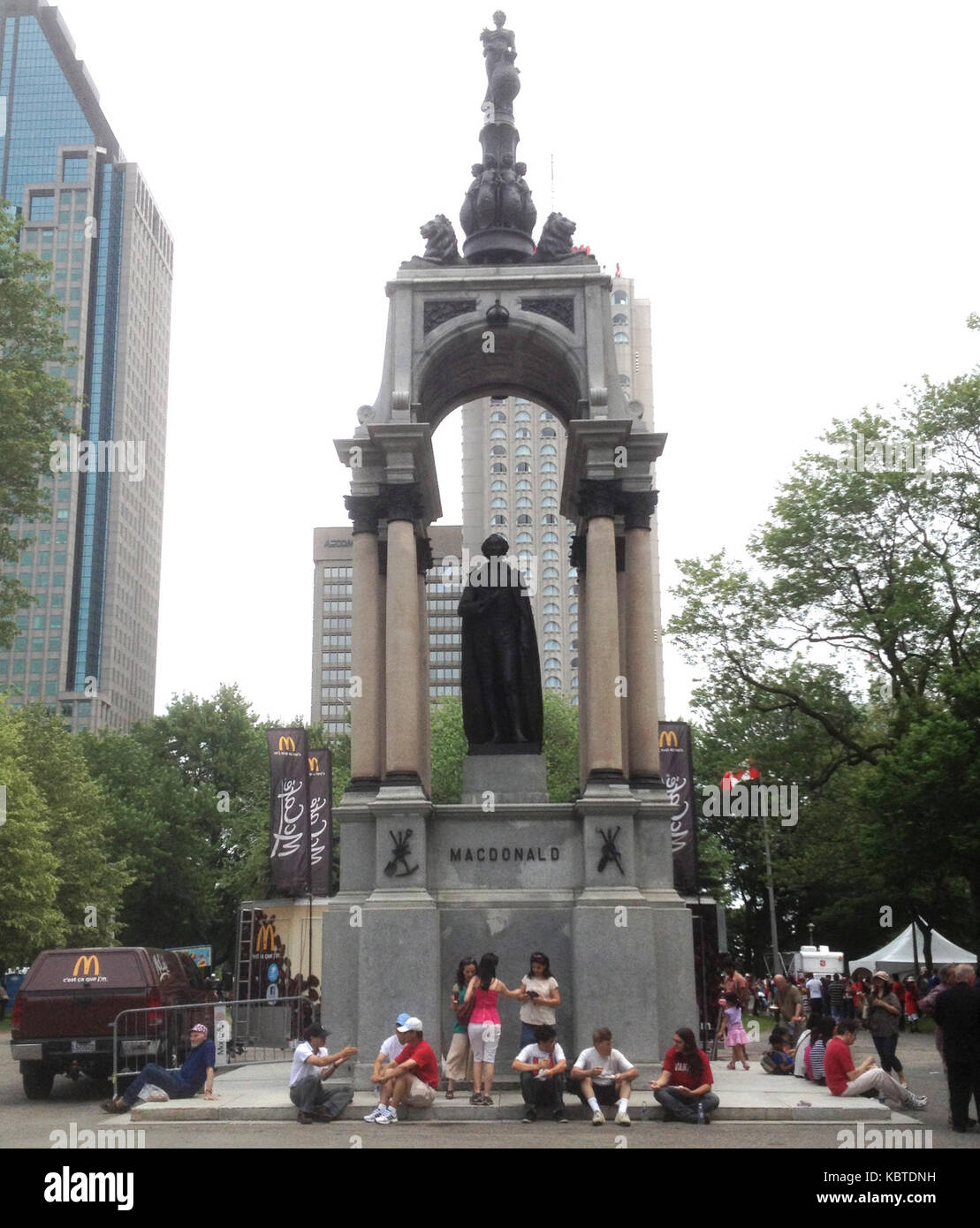 Sir john a macdonald ottawa hi-res stock photography and images - Alamy