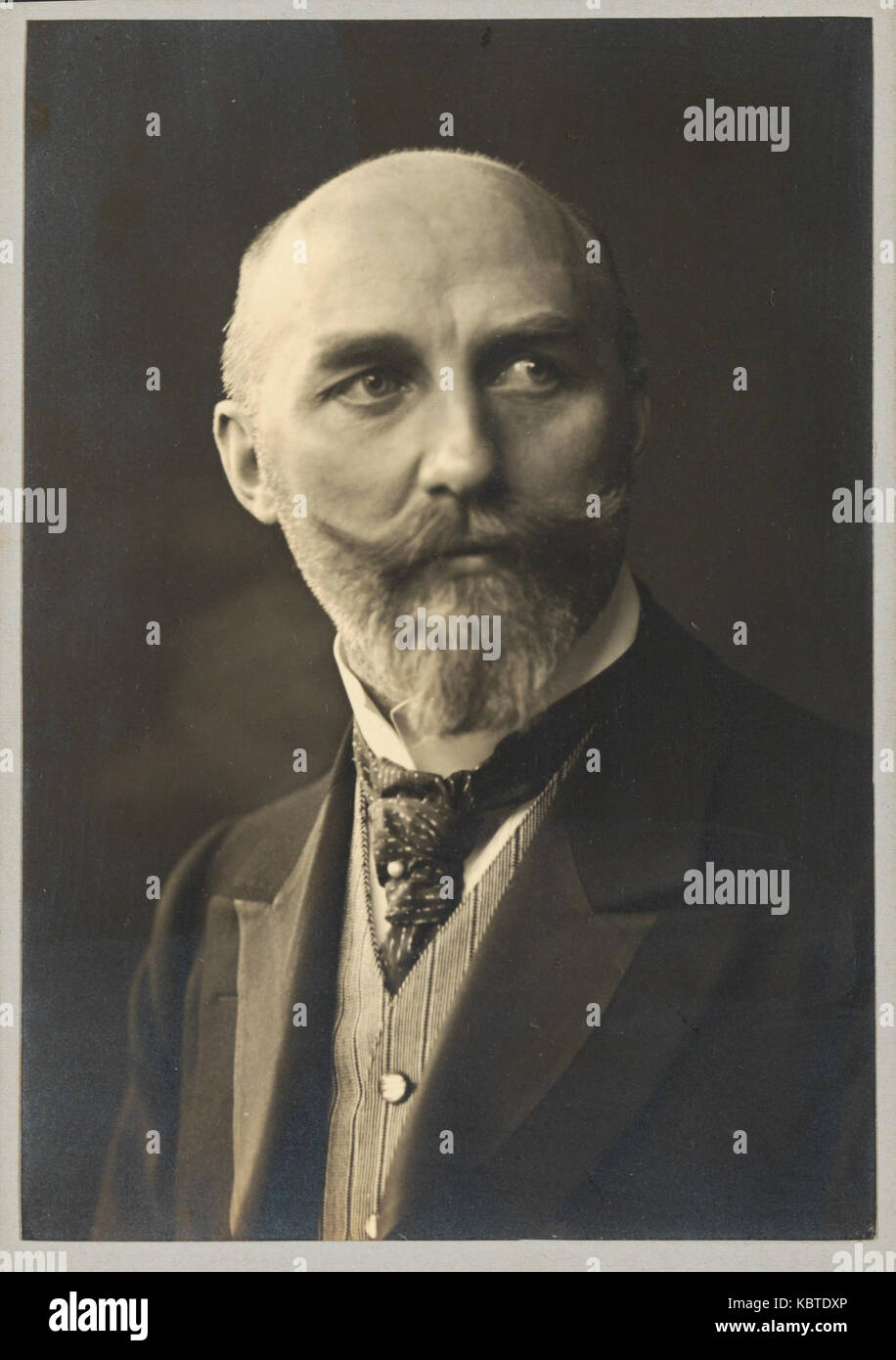 Hermann Jansen (1910) refers to a person with that name, and the year ...