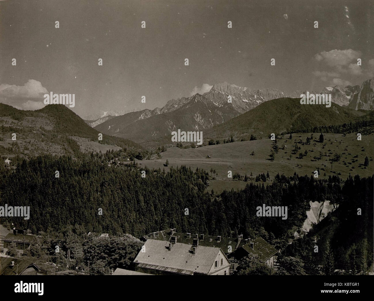 Blick vom Brigade Komdo Tarvis nach S.O., S.u.S.W. (26 6.1917.) (BildID ...