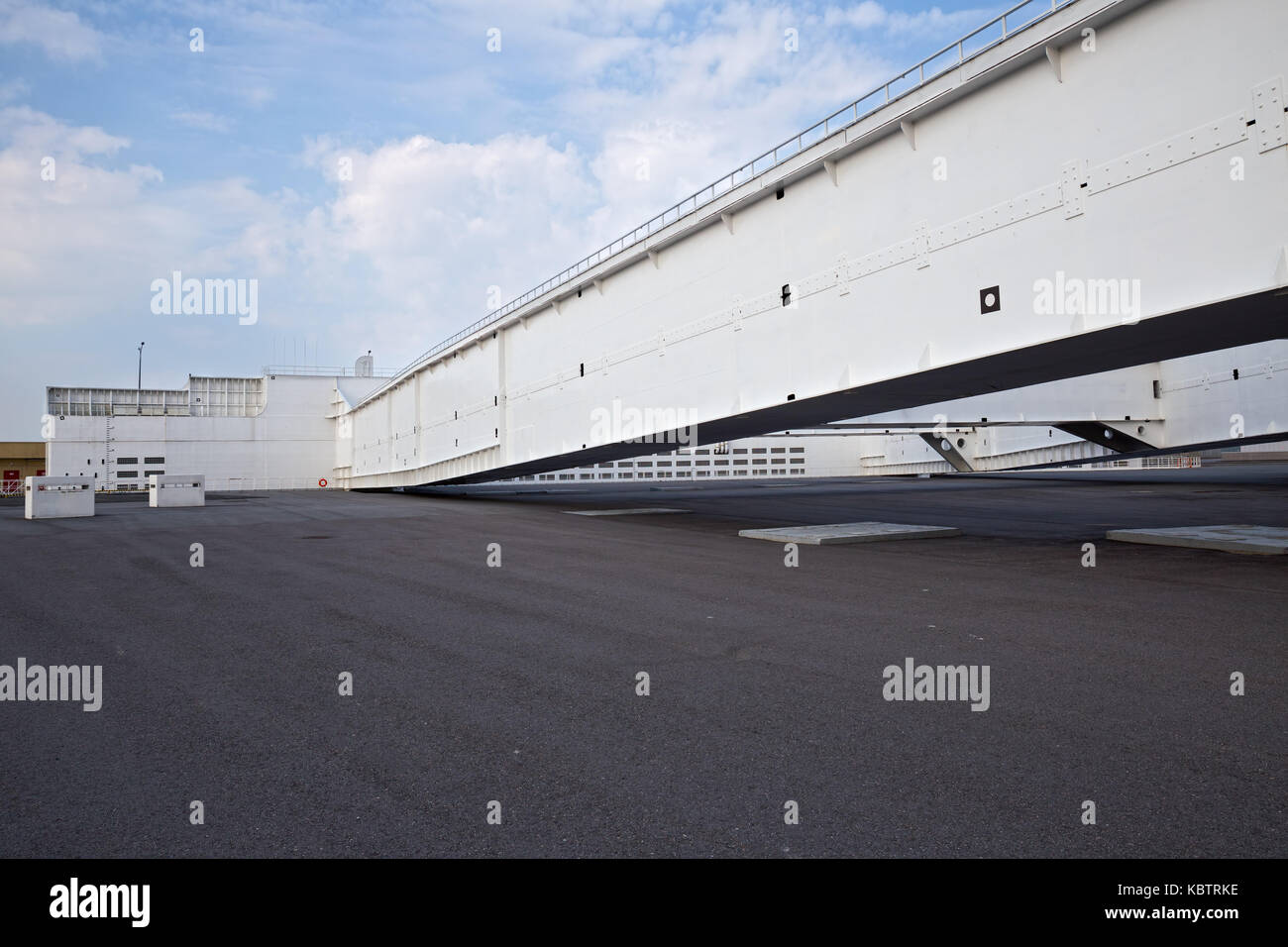 Fragment construction floating gate overlying marine fairway in the ...