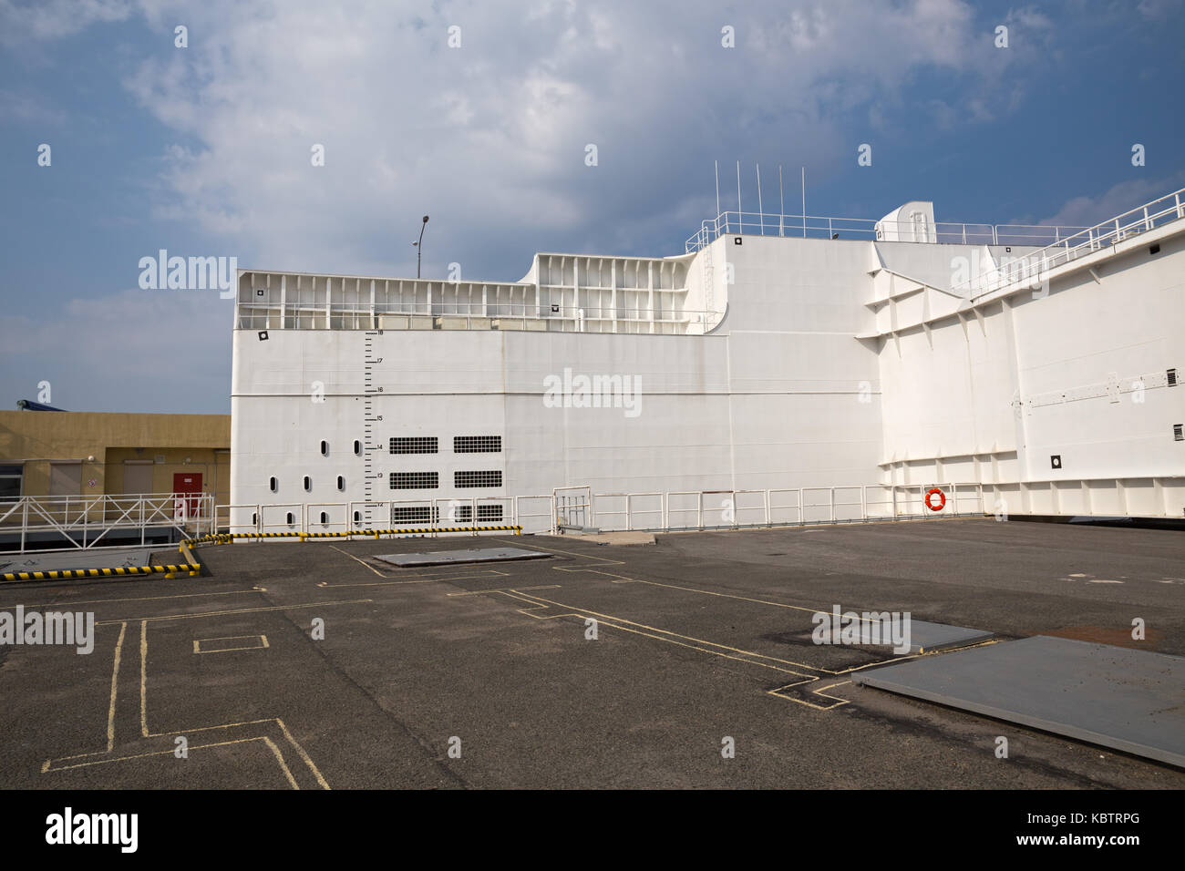 Fragment construction floating gate overlying marine fairway in the ...