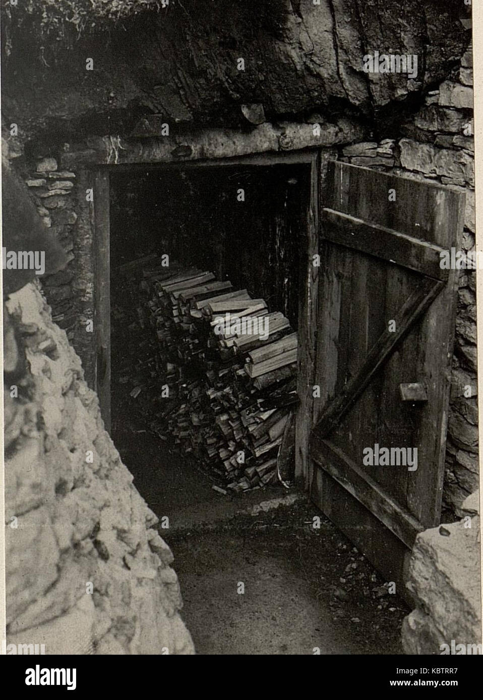 Basconstellung, Kote 1179 Eingang in die Kaverne. (BildID 15472206 ...