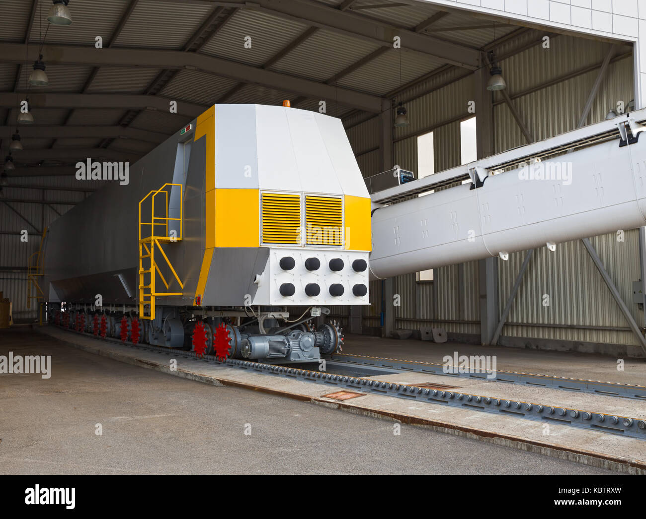 Fragment construction floating gate overlying marine fairway in the ...