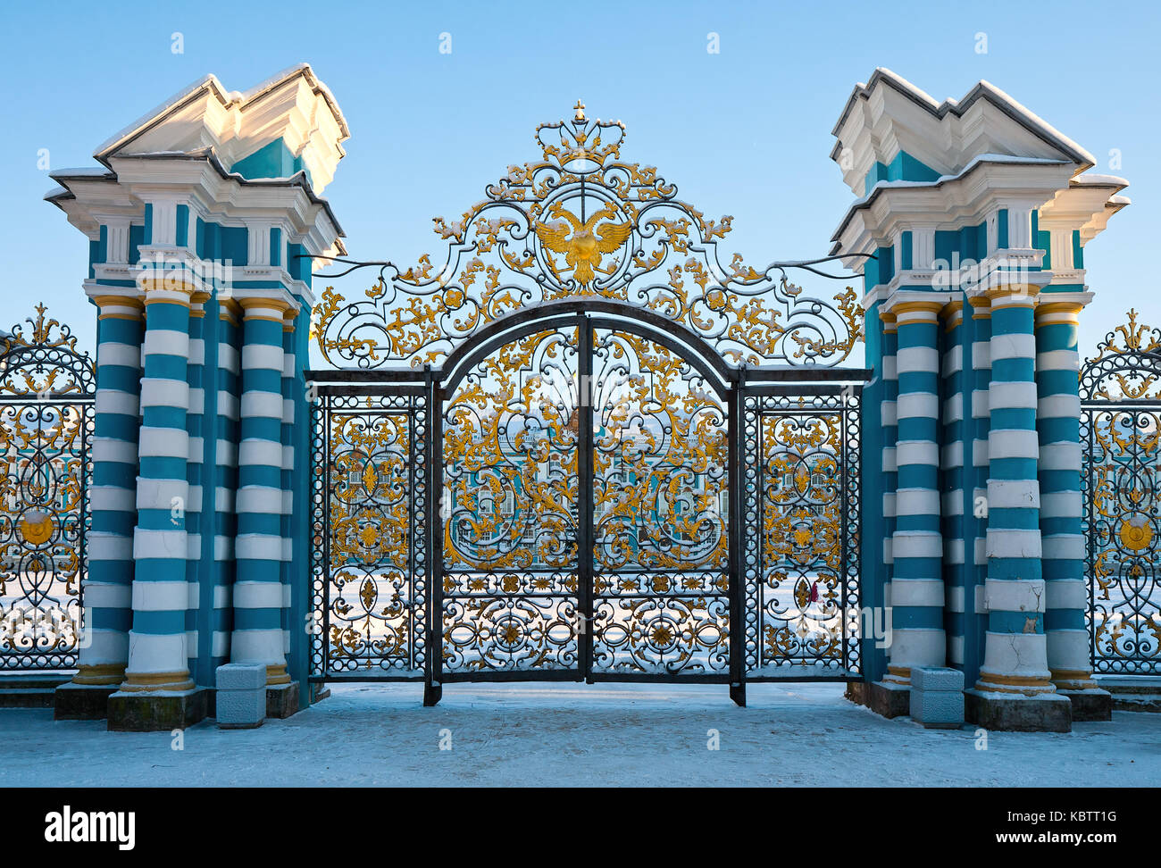 Golden gates of Catherine palace in Tsarskoe Selo, Russia Stock Photo ...