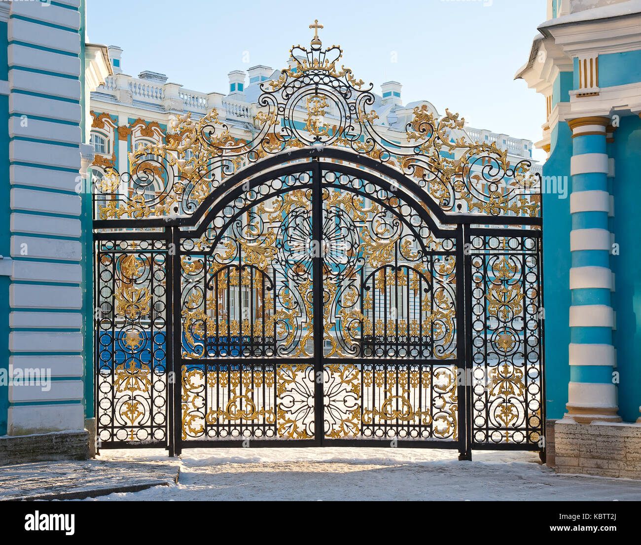 Golden gates of Catherine palace in Tsarskoe Selo, Russia Stock Photo ...
