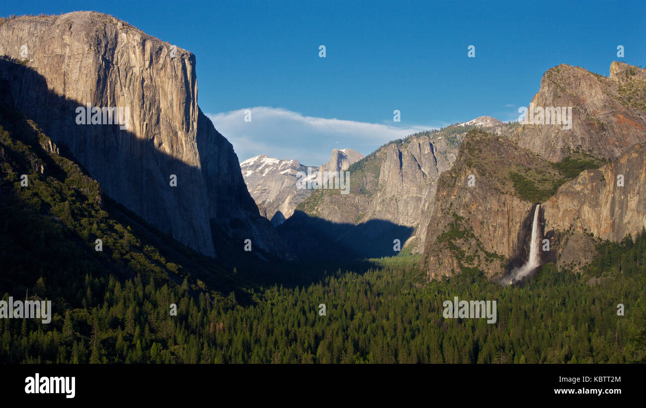 Sunset view of Yosemite Valley from Tunnel View Stock Photo - Alamy