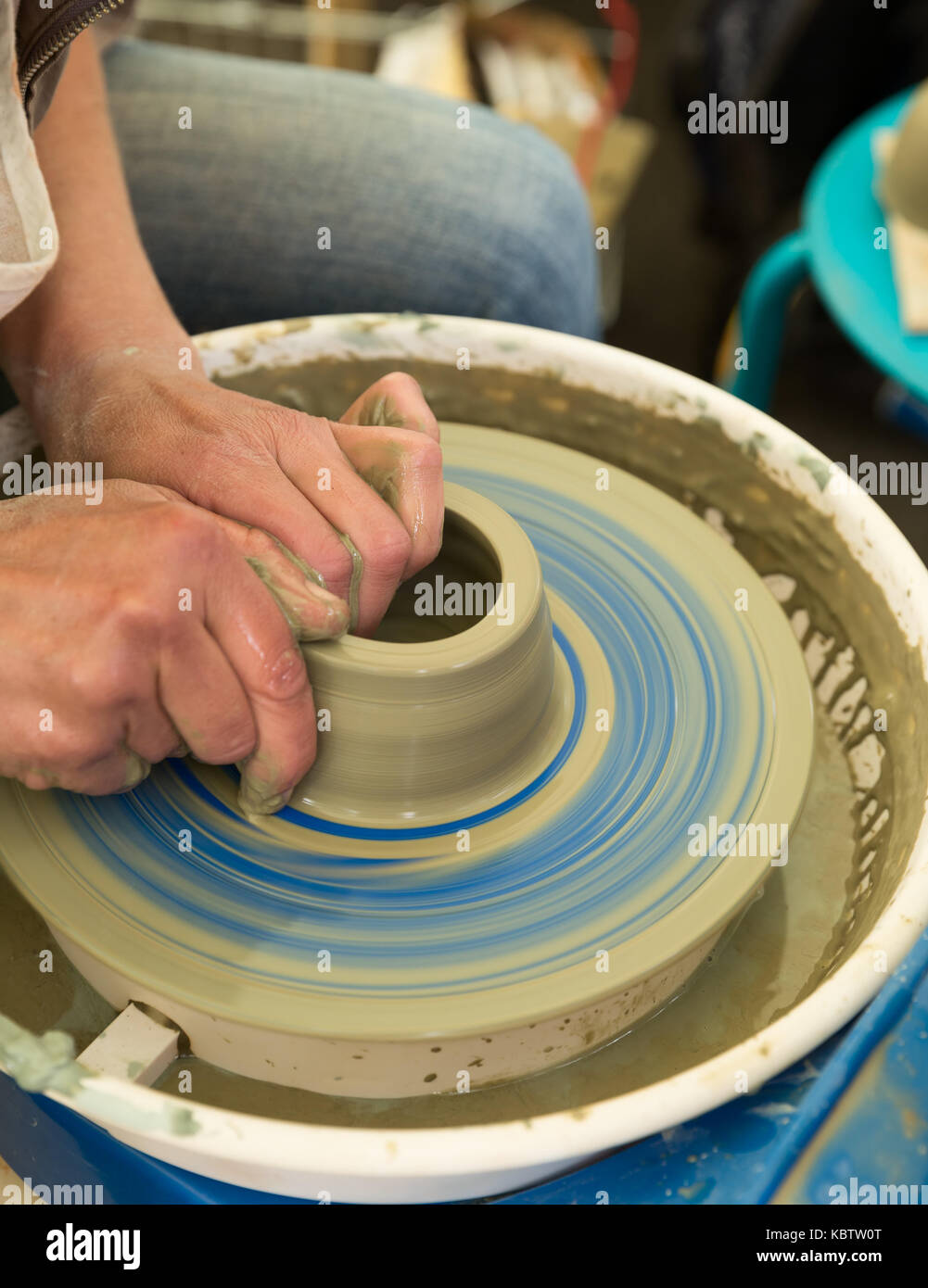 Handmade pottery making workshop hi-res stock photography and images ...