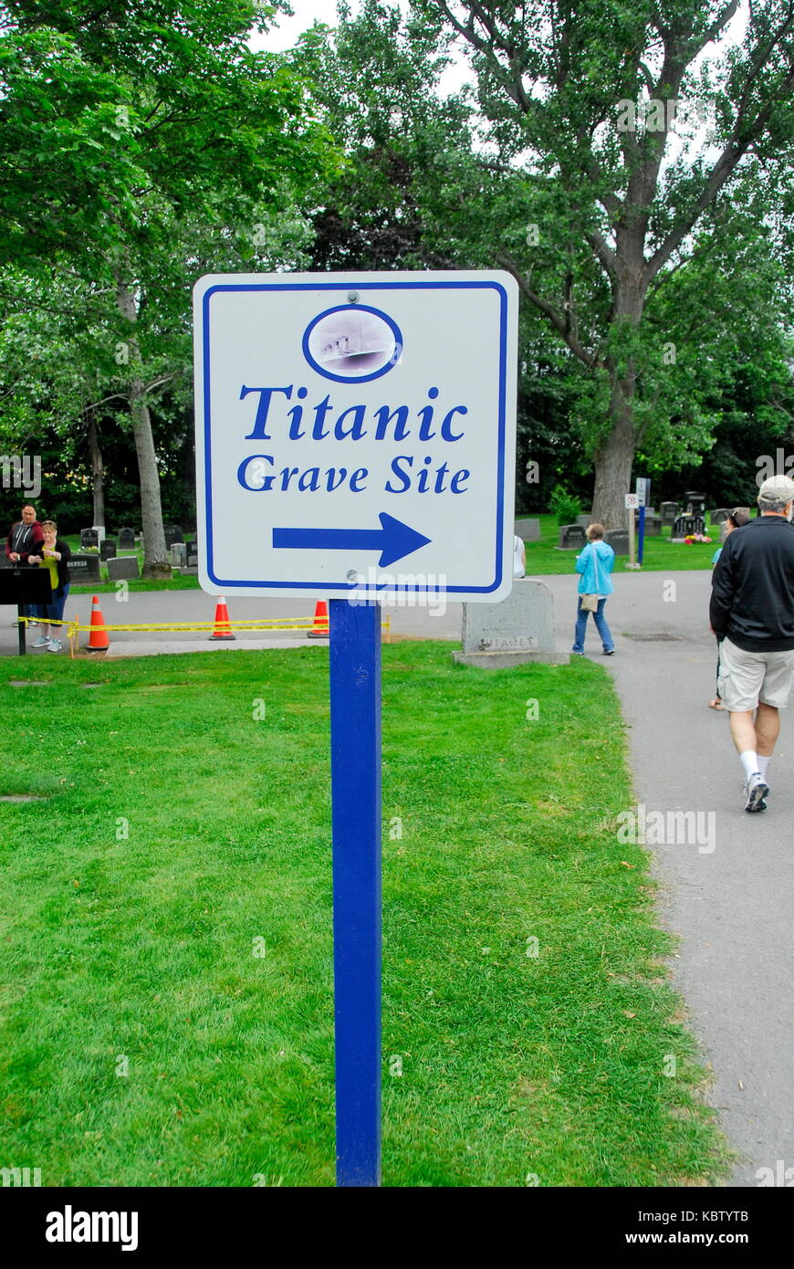Tombstones at the RMS Titanic Grave Site in Fairview Lawn Cemetery in ...