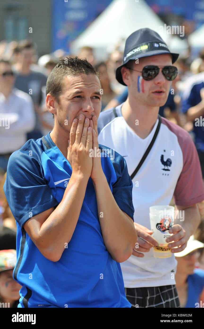 French football team supporters celebrate EURO 2016 football ...