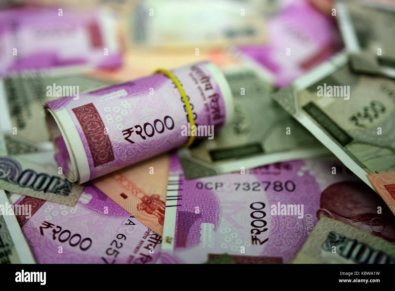 Indian paper currency 2000 note are roll up Stock Photo - Alamy