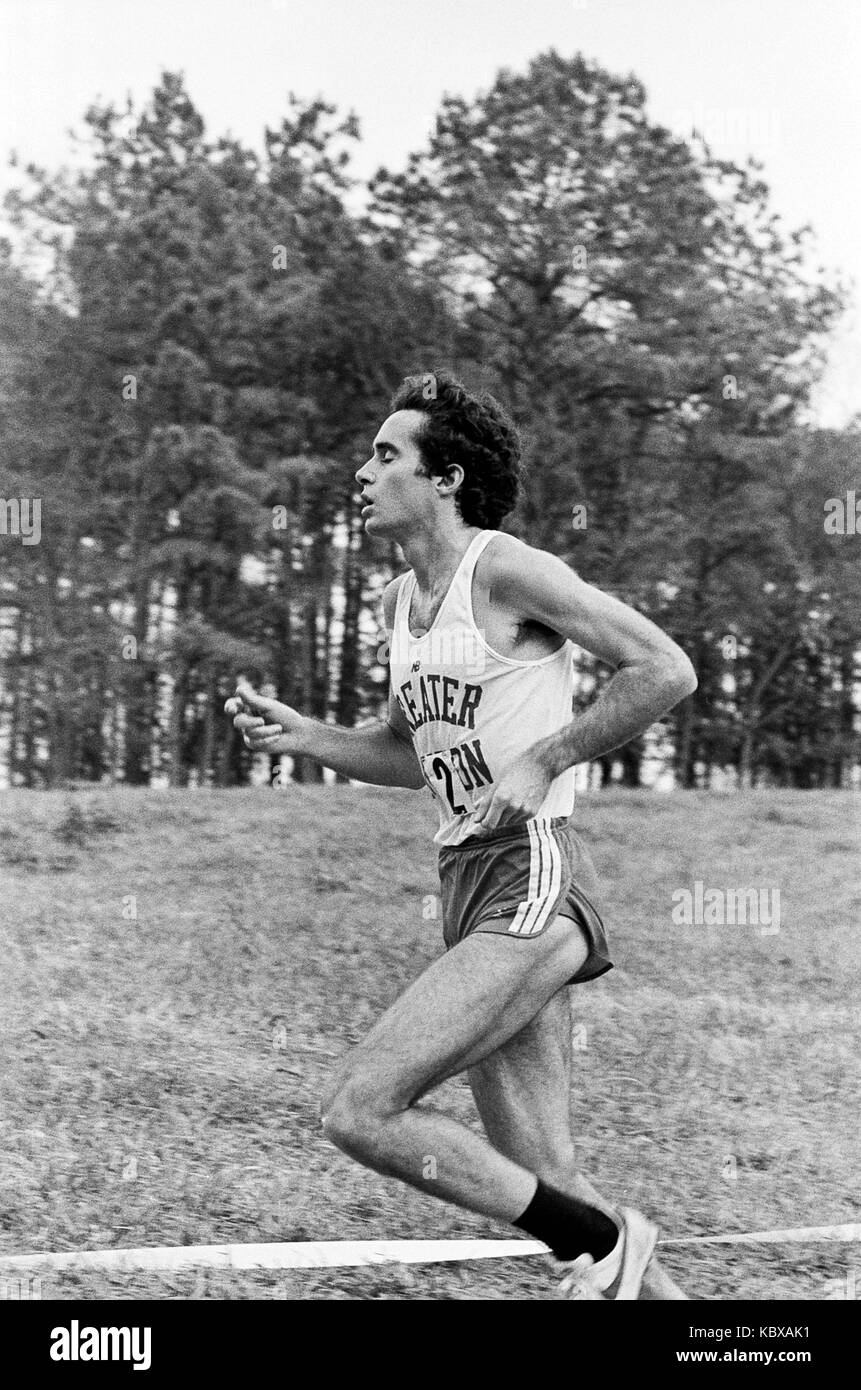 Alberto Salazar competing in the 1979 AAU Cross Country Championships ...