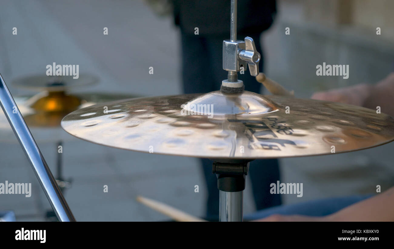 Men play hand drums hi-res stock photography and images - Alamy