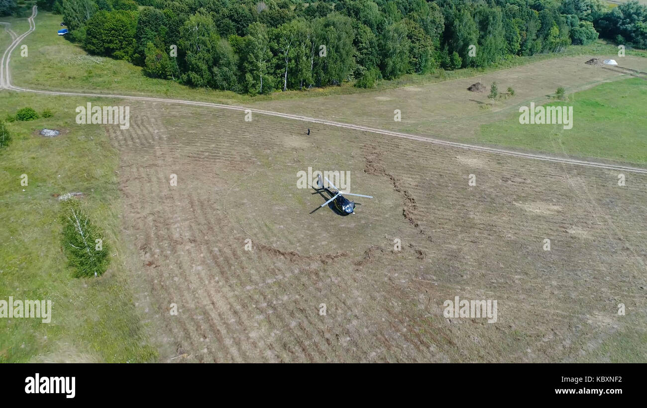 Helicopter landing on grass airfield hi-res stock photography and ...