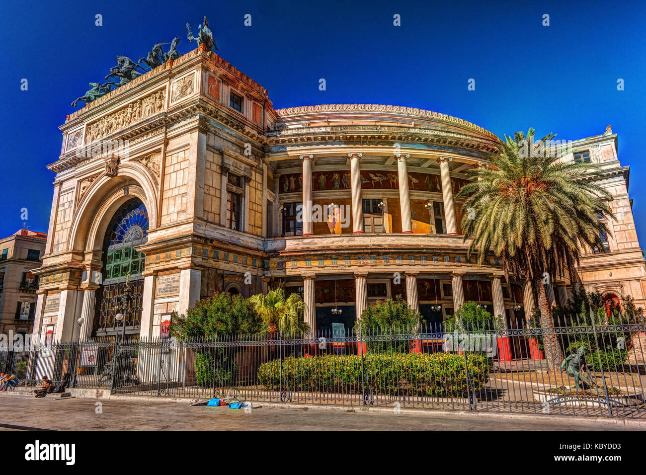 Politeama Garibaldi theater in Palermo Stock Photo - Alamy