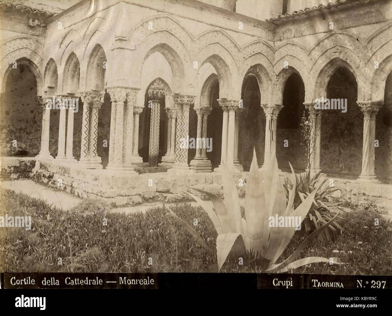 Crupi, Giovanni (1849 1925) n. 0297 Cortile della Cattedrale Monreale ...