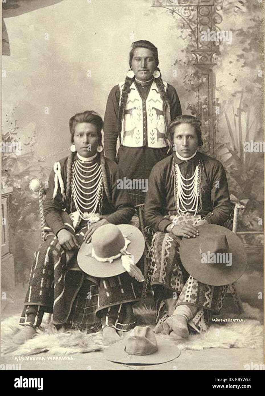 Yakama indians hi-res stock photography and images - Alamy