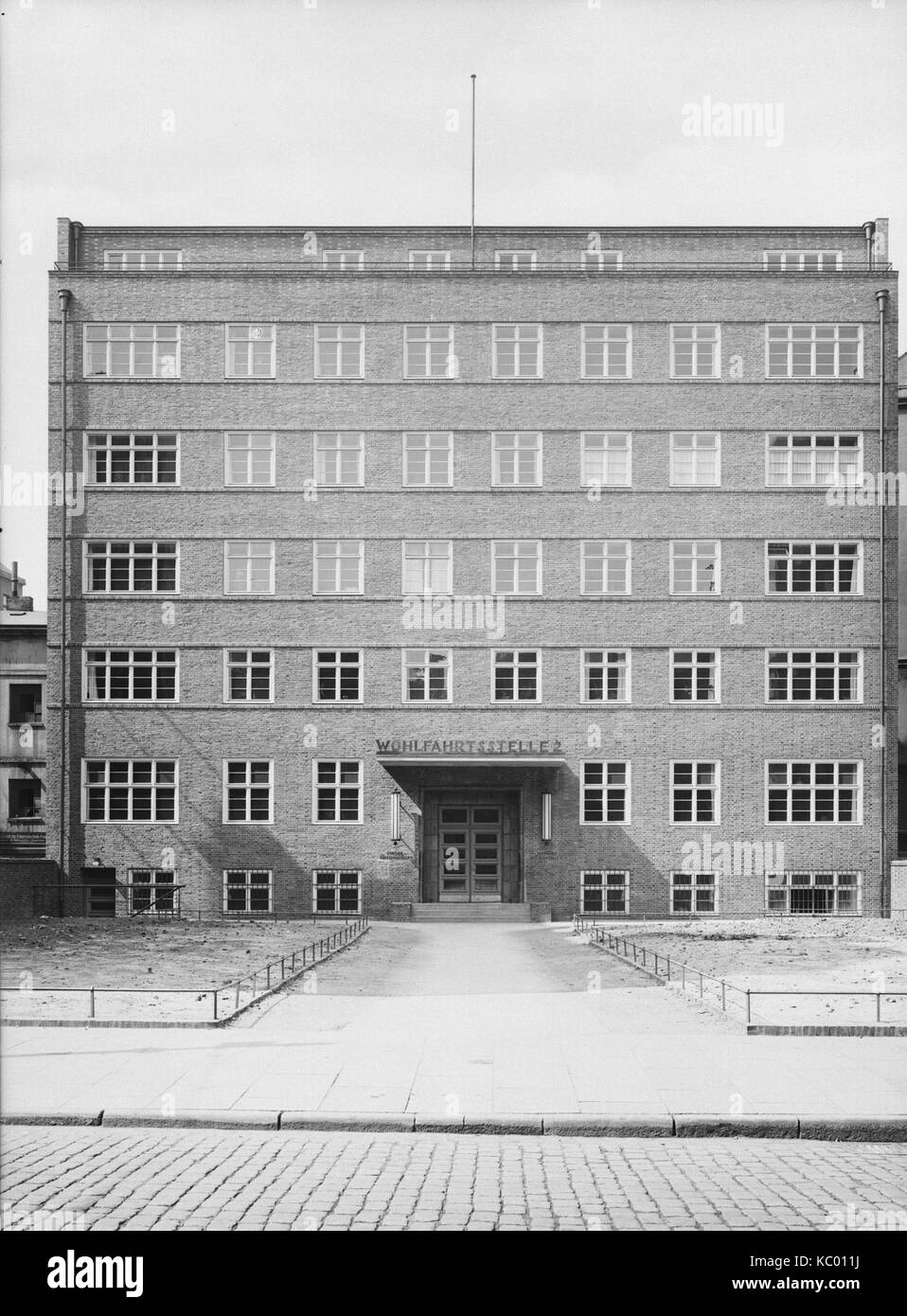 HANSif1097 Wohlfahrtsamt Paulinenplatz Stock Photo - Alamy