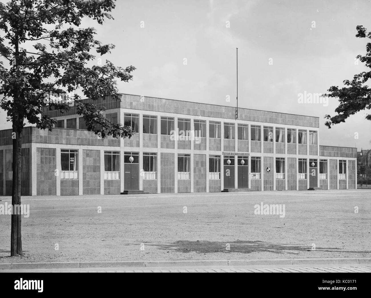 Arbeitsamt Black and White Stock Photos & Images - Alamy