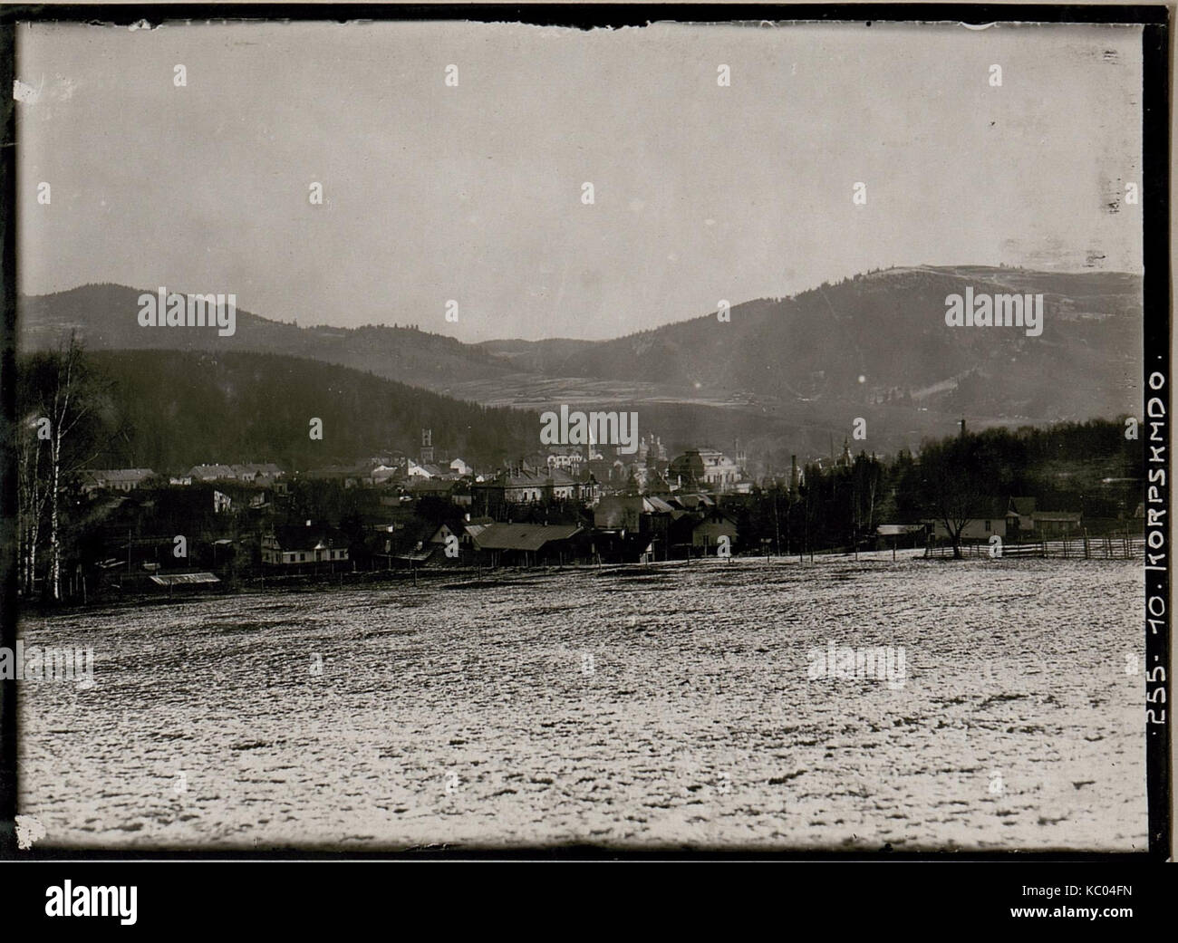 This photograph, titled 'Dorna Watra, Blick gegen die Stadt,' shows a ...