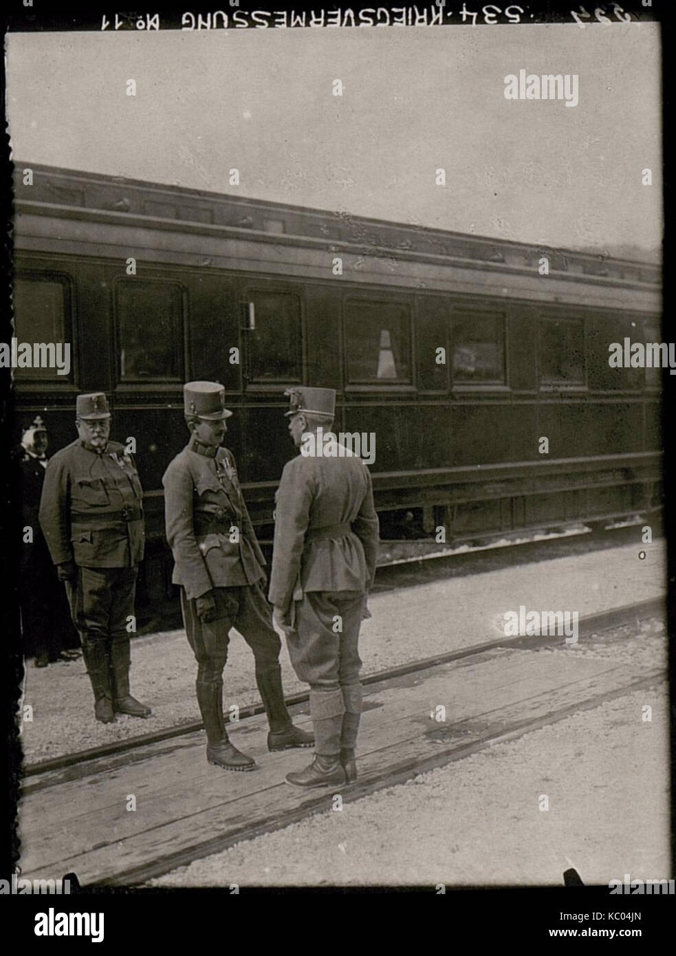 Parade des Infanterieregiments Nr. 59 vor Kaiser Karl in Trient (BildID ...