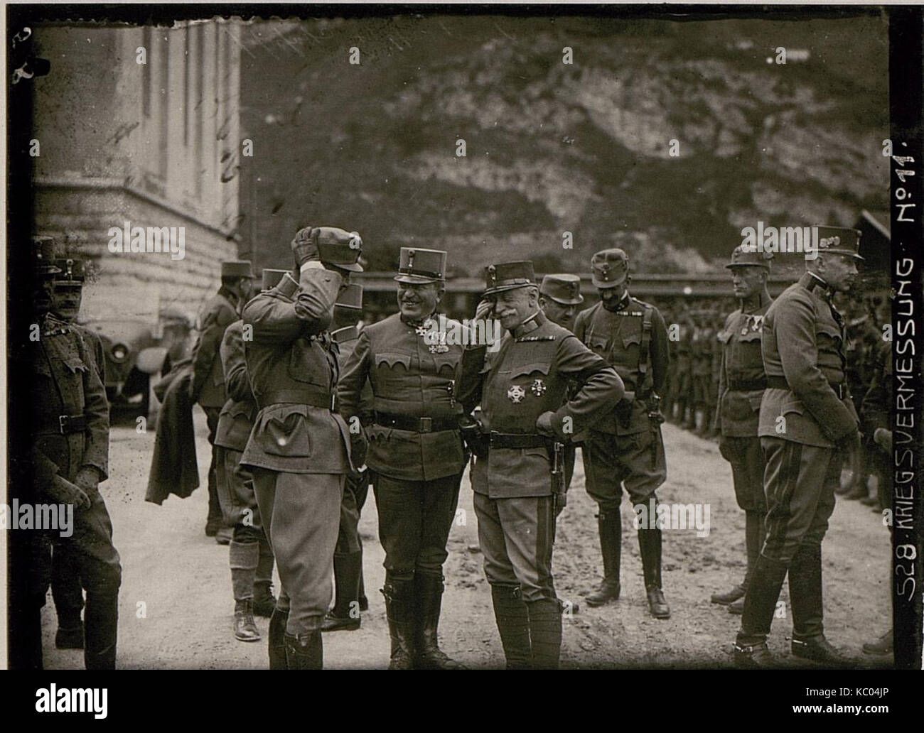 Parade des Infanterieregiments Nr. 59 vor Kaiser Karl in Trient (BildID ...