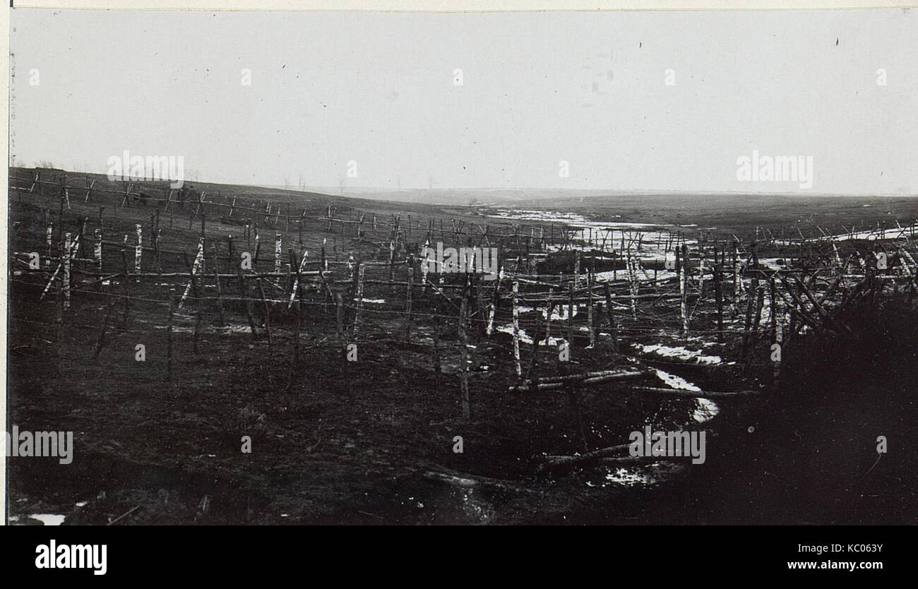 A photograph from 'Kriegsalbum 106,' a German war album, depicting a ...