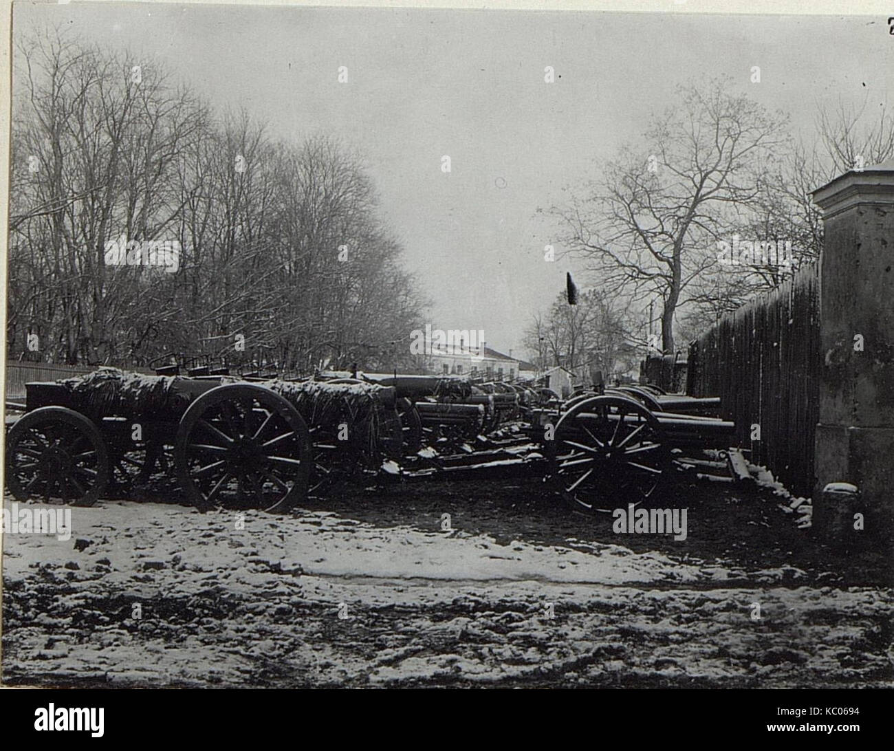 12cm M.80 Rohr Transportwagen und 8cm M.05 Feldkanone (BildID 15720990 ...