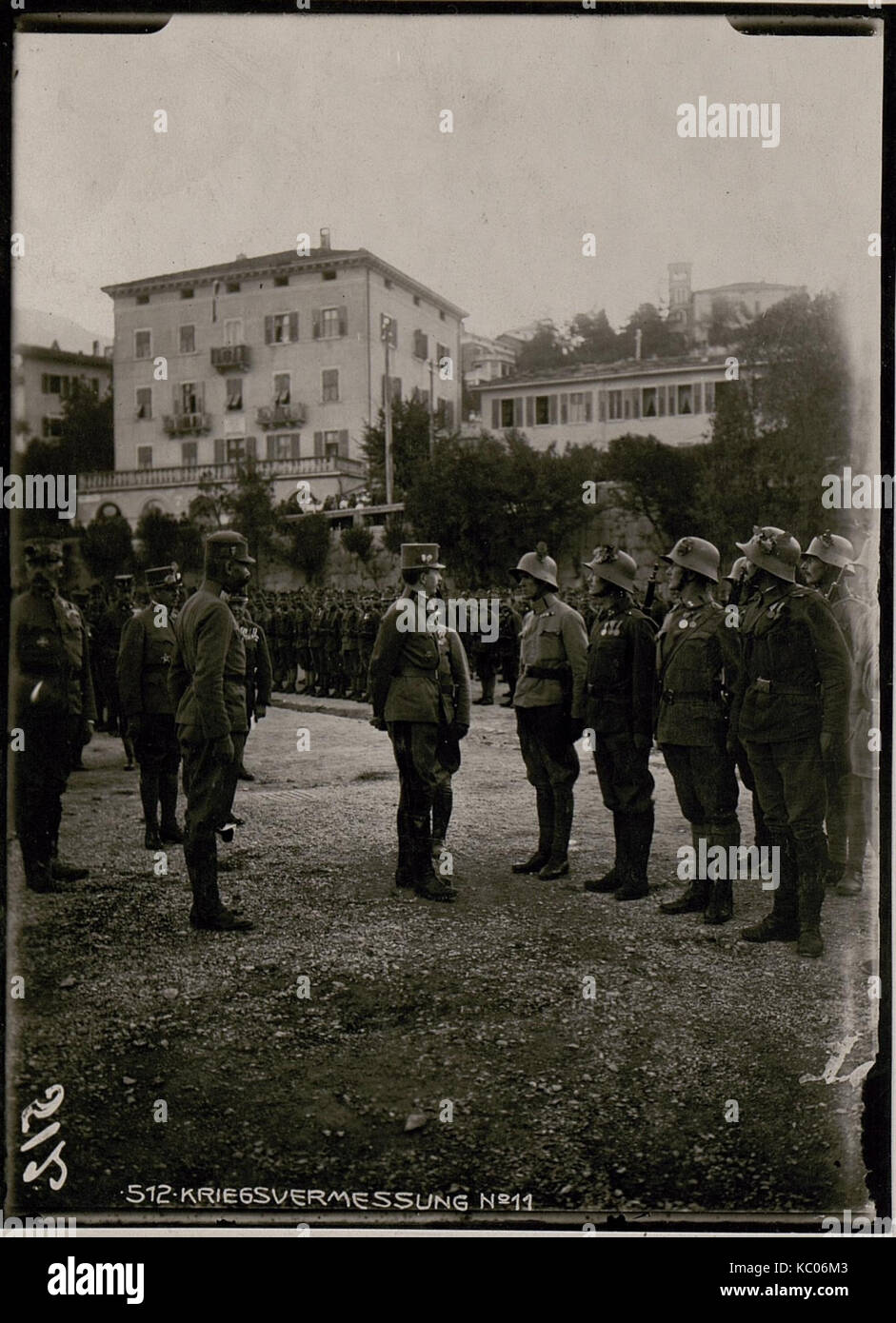 Parade des Infanterieregiments Nr.59 vor Kaiser Karl in Trient (BildID ...