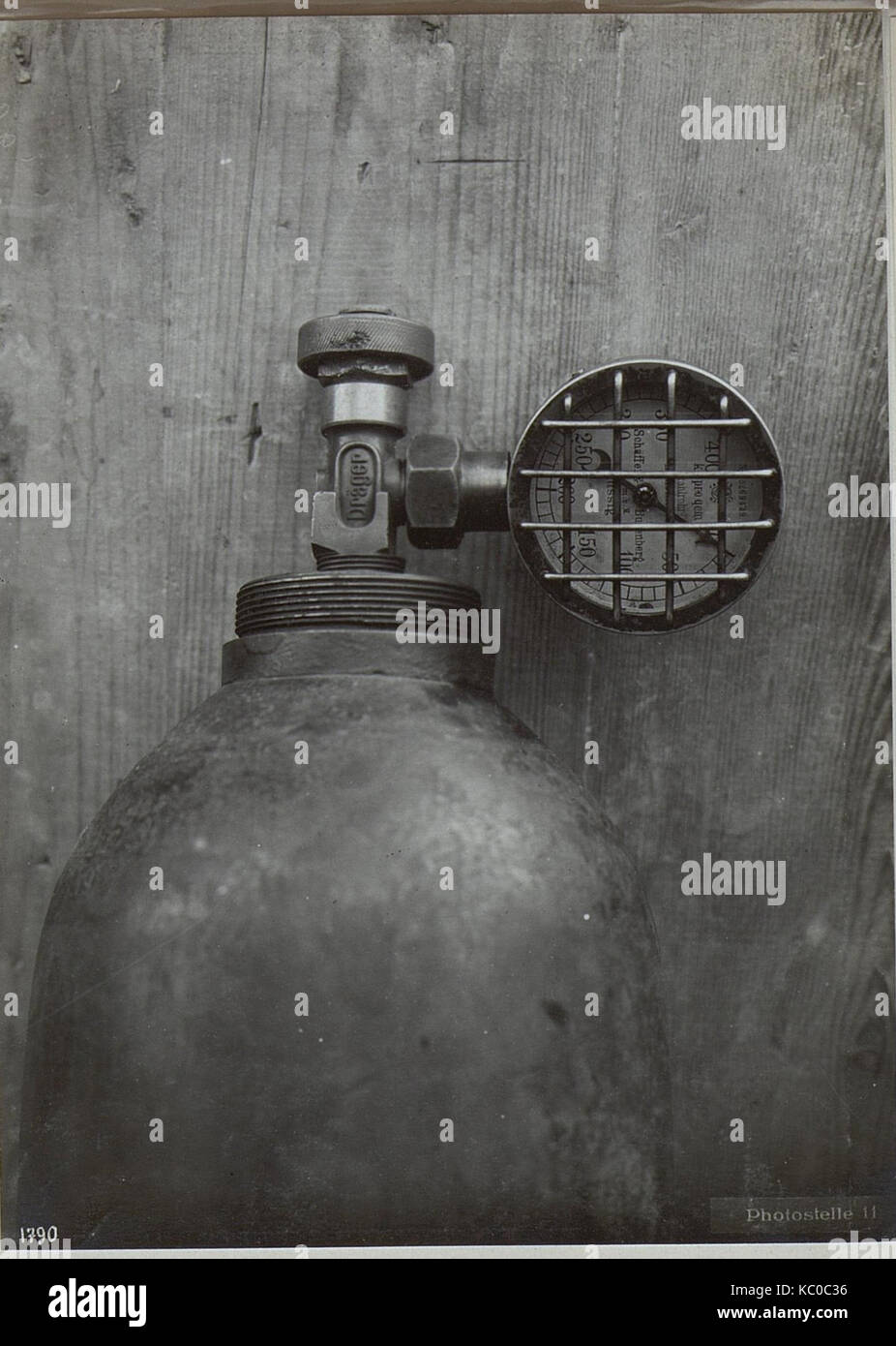 300 Atmosph.komplt.Kontroll Manometer auf einer Luftflasche angebracht ...