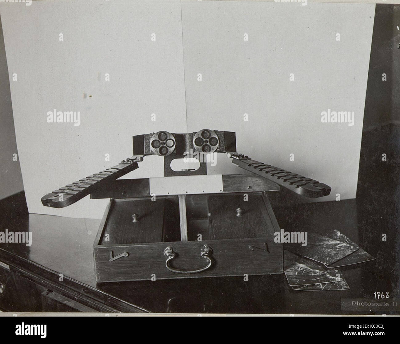 Stereoscopic viewing hi-res stock photography and images - Alamy