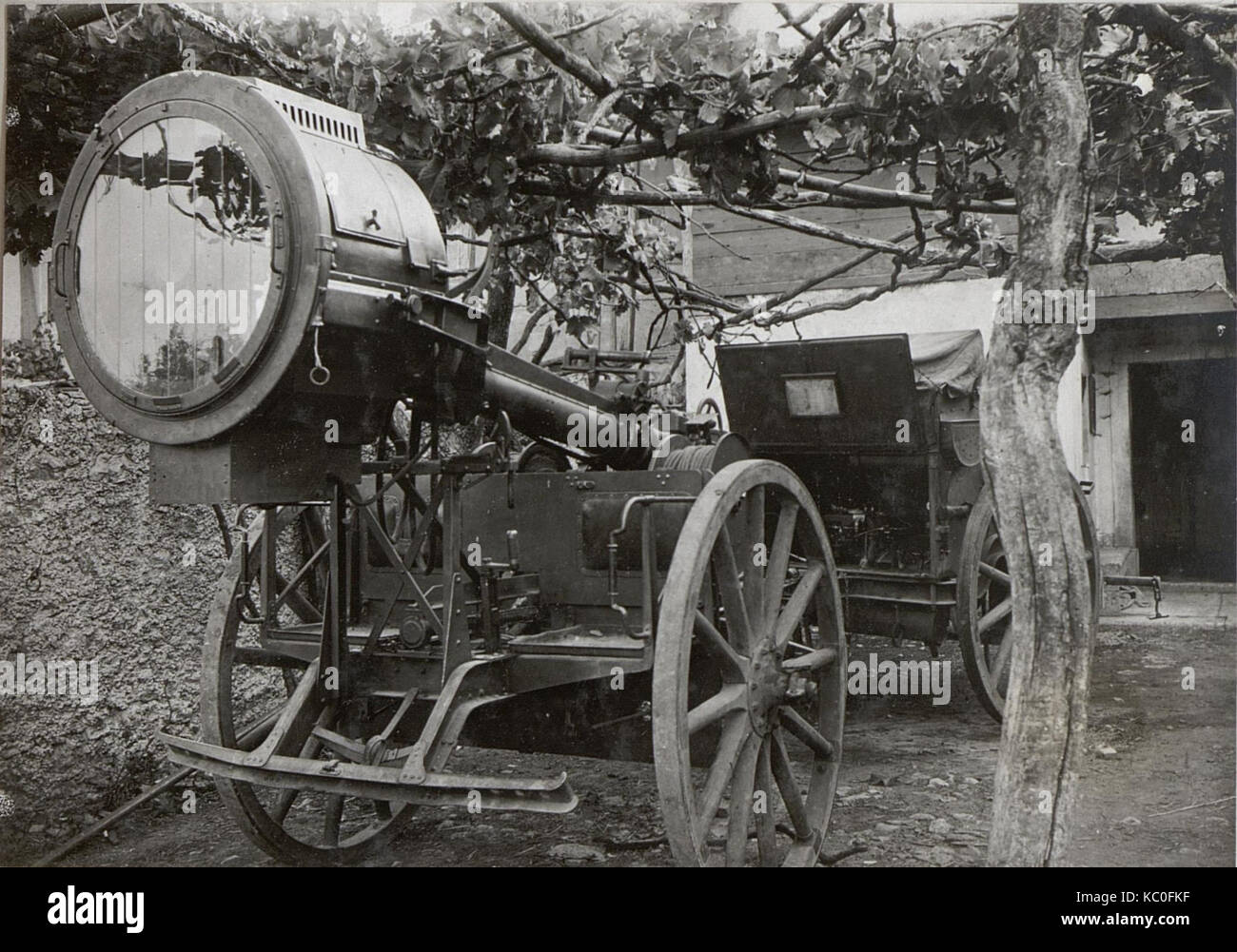 The '60 cm Scheinwerfer' from 1917 was a powerful searchlight used by ...