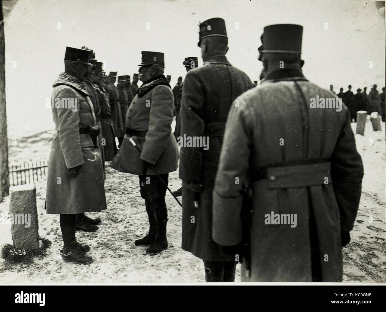 Meldung des GM. Schiessler und Vorstellung bei der 179.Brigade. (BildID ...