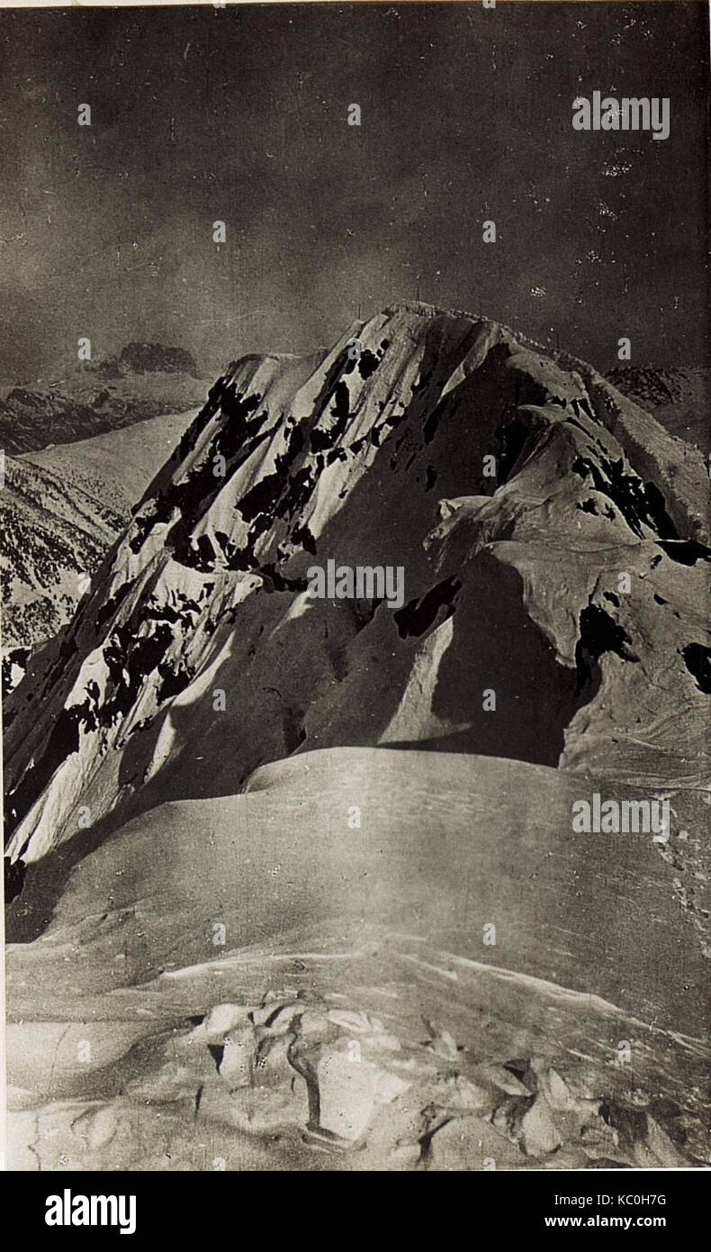 Busa mountain range hi-res stock photography and images - Alamy