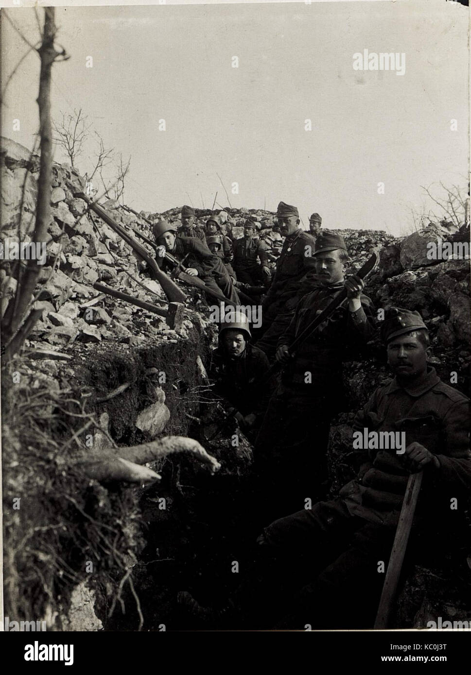 Officers 28th infantry division hi-res stock photography and images - Alamy