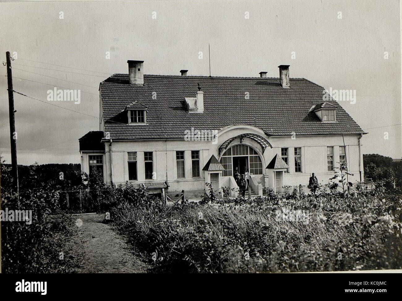 This image from Chodorow, dated August 8, 1916, depicts a military ...